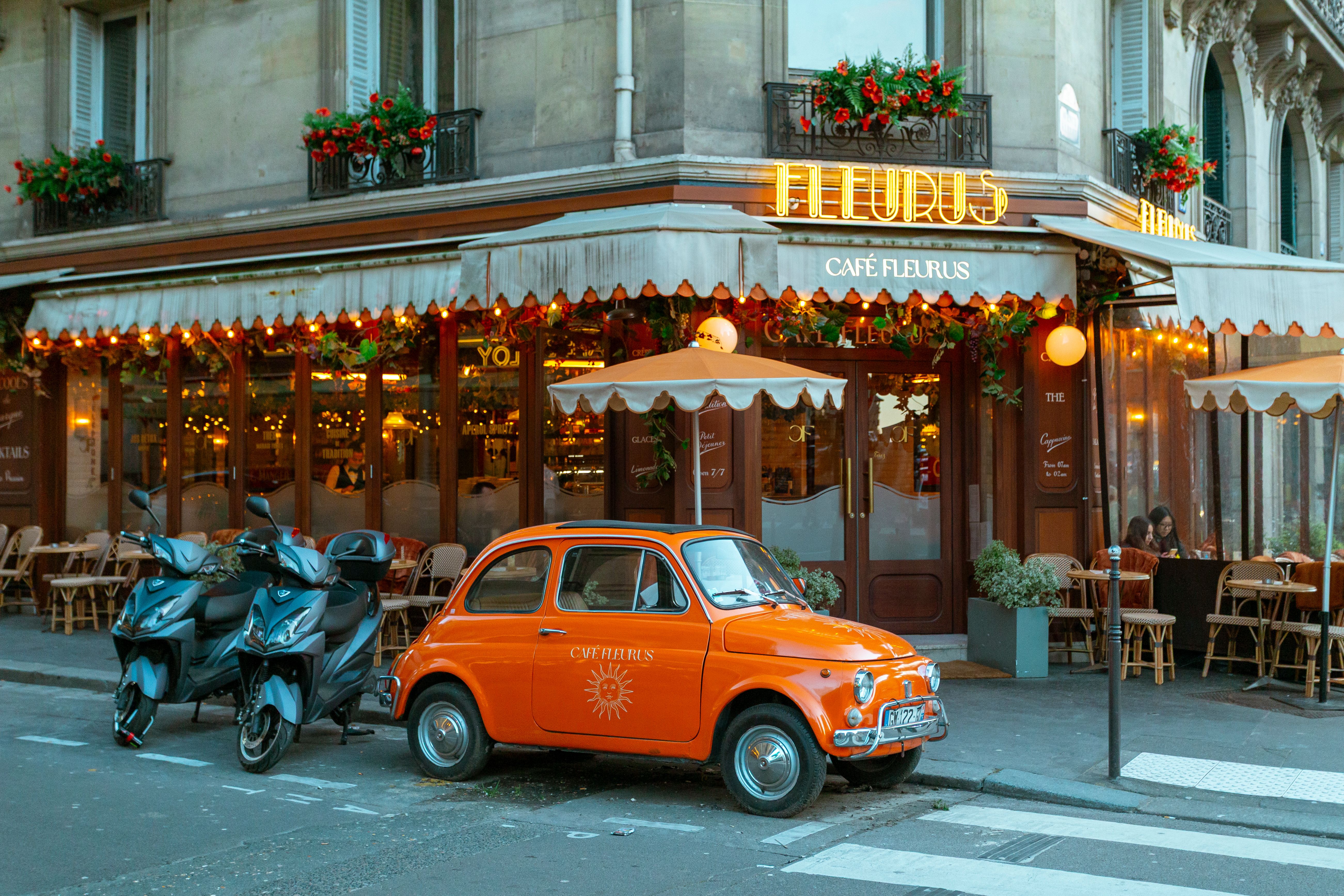 Vintage Car and Café Scene in Paris · Free Stock Photo