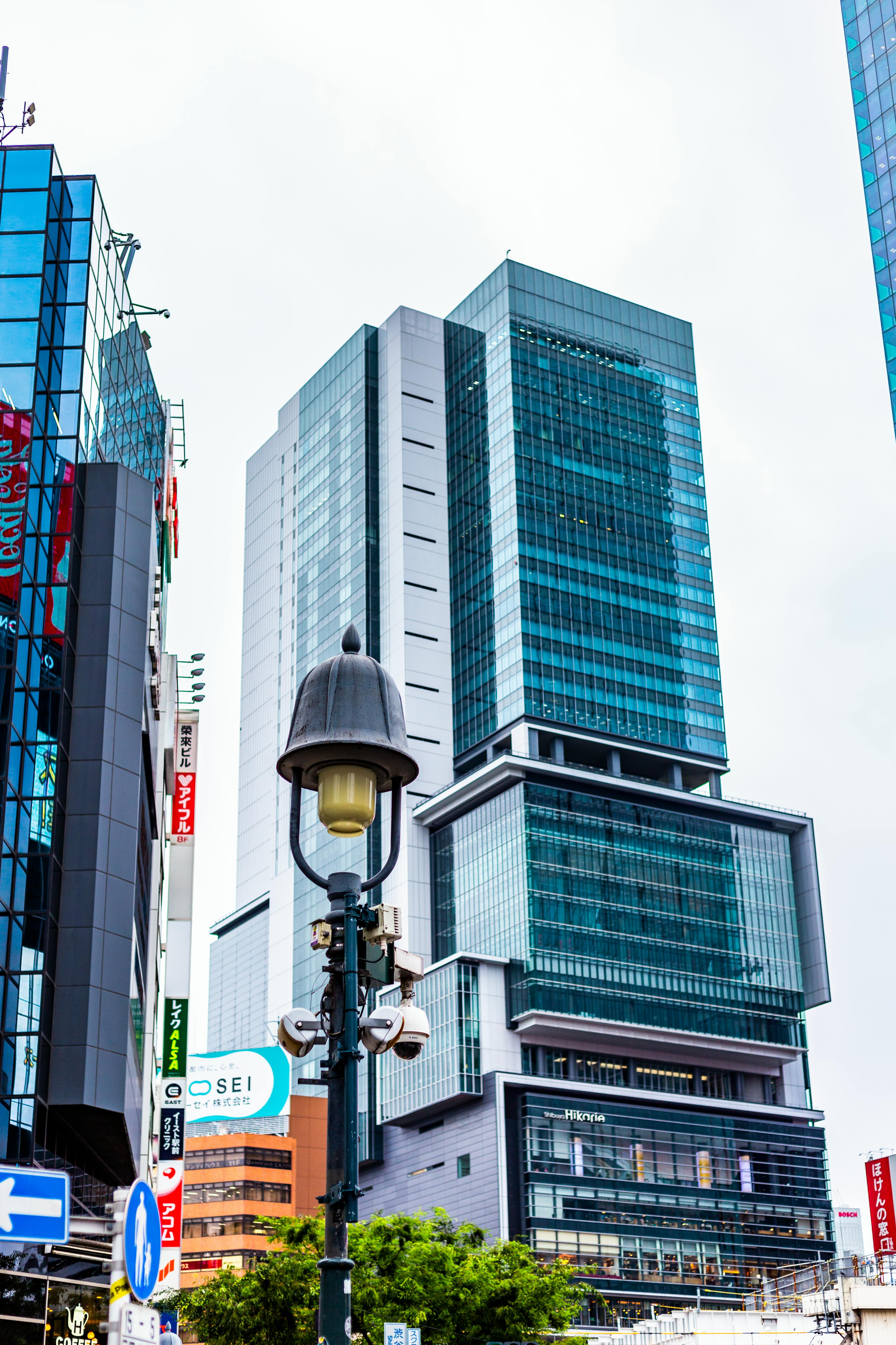 Modern Skyscraper and City Street View · Free Stock Photo