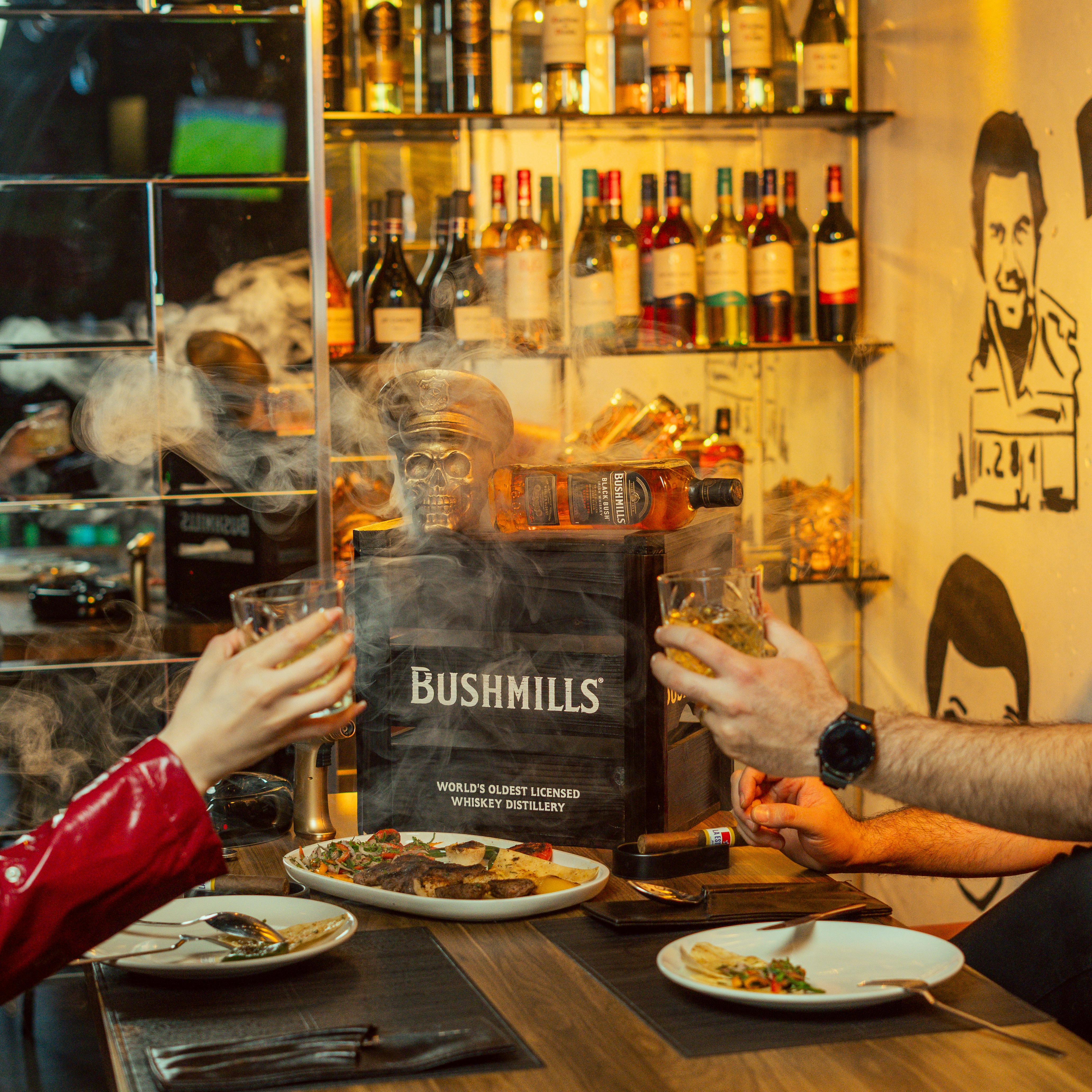 Cozy Bar Gathering with Drinks in Erbil · Free Stock Photo