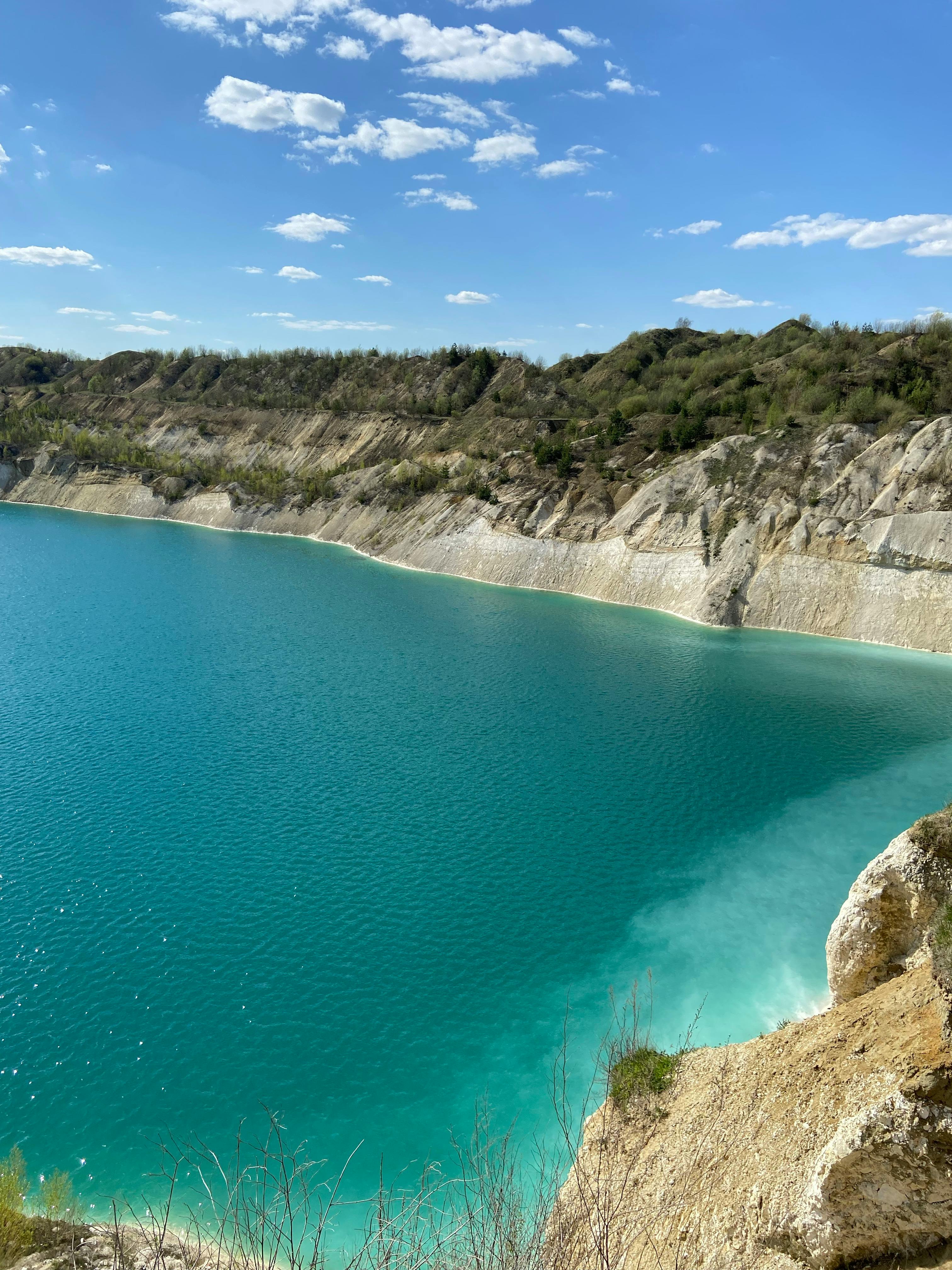 Stunning Azure Lake with Alabaster Cliffs · Free Stock Photo
