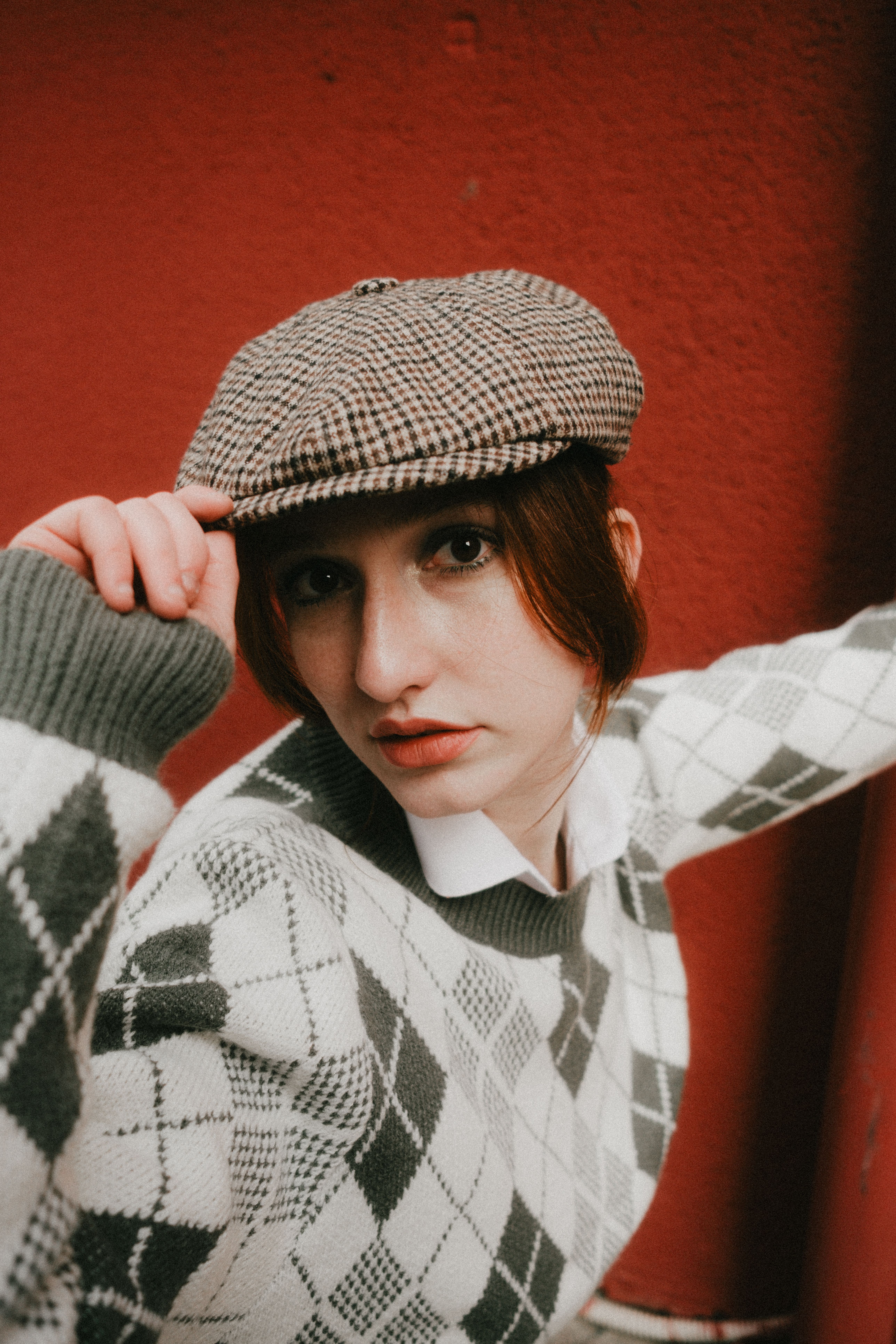 Retrato De Moda De Una Mujer Joven Con Ropa Vintage · Foto de stock ...