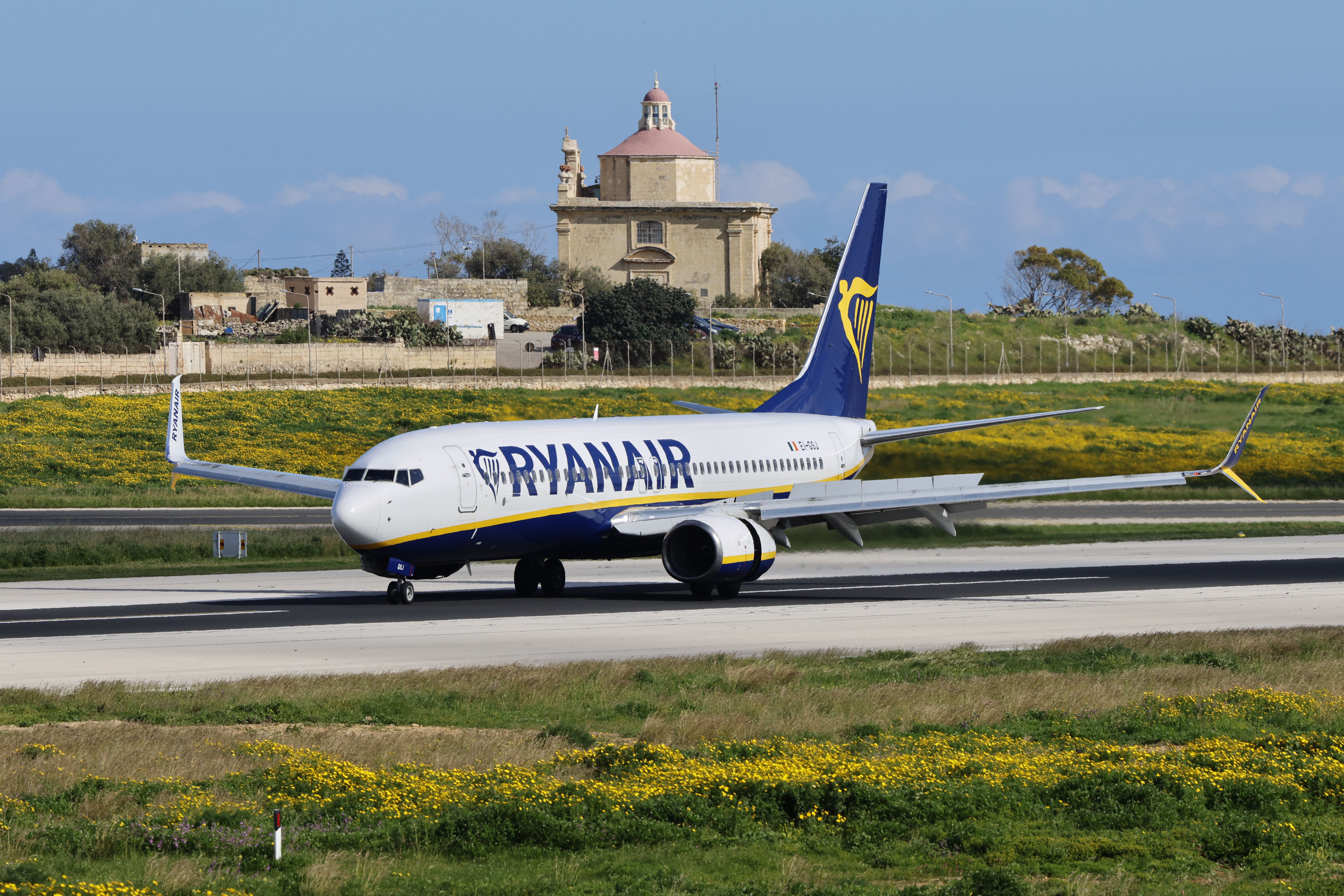 Ryanair Aircraft on Runway with Scenic Background · Free Stock Photo