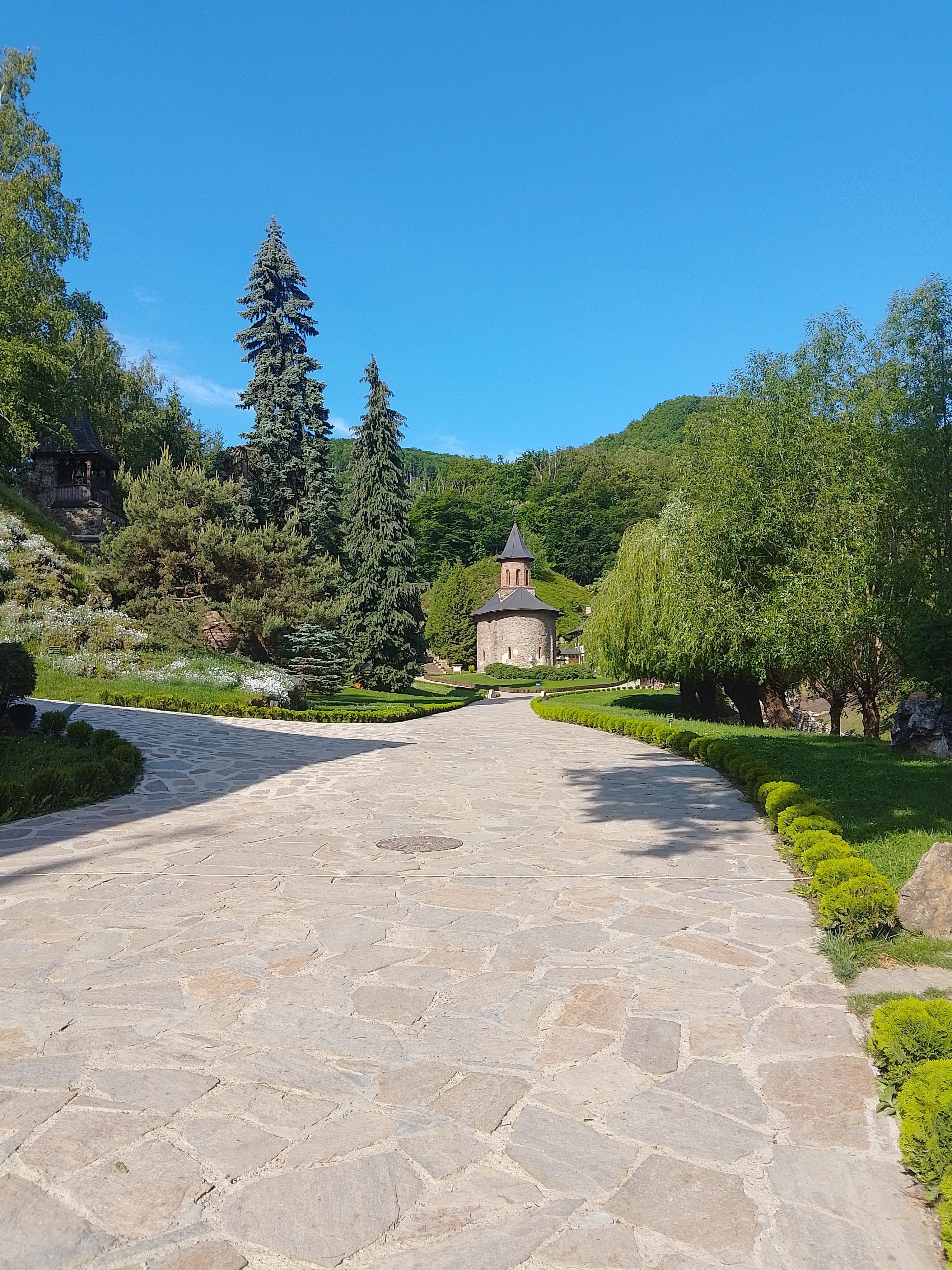 Charming Church in Lush Green Landscape · Free Stock Photo