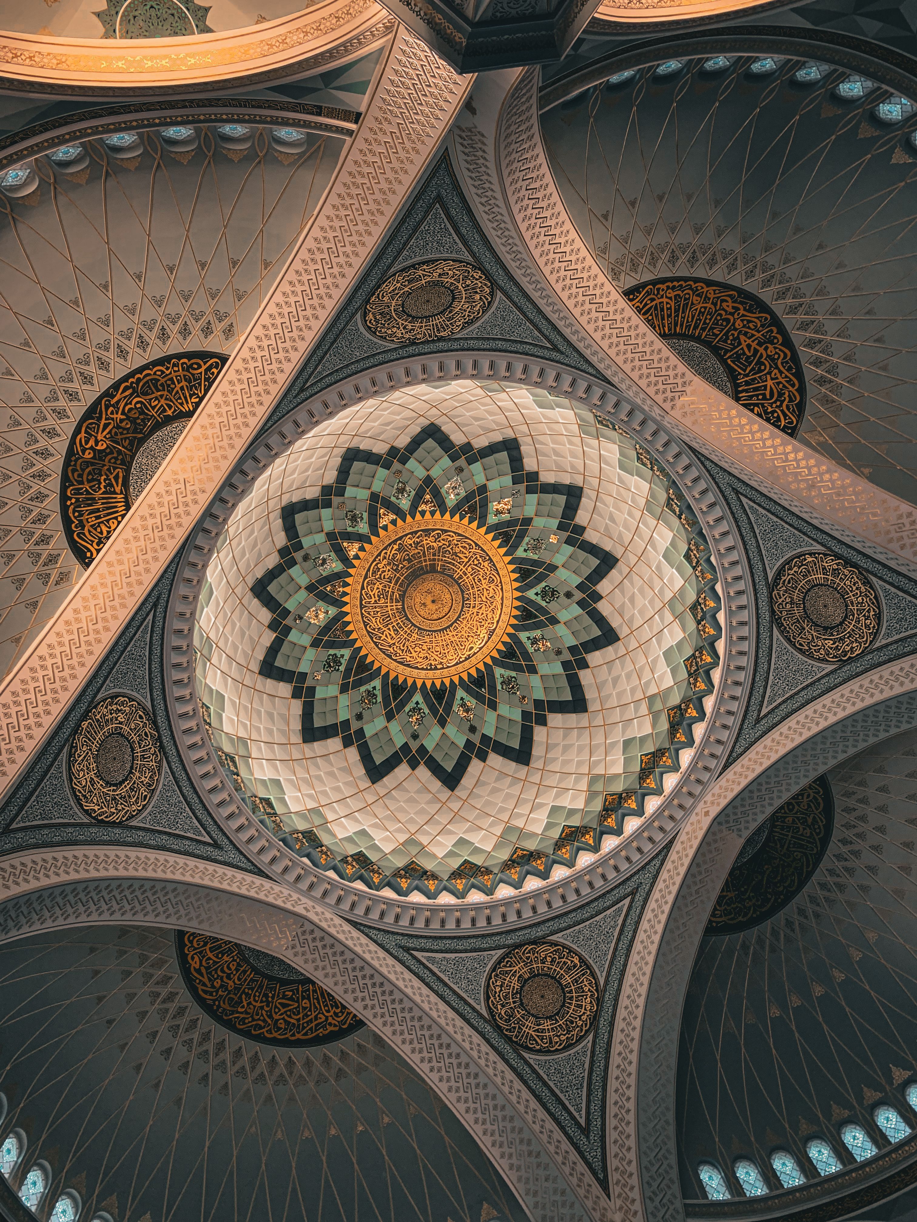 Intricate Ceiling Design of Grand Mosque · Free Stock Photo