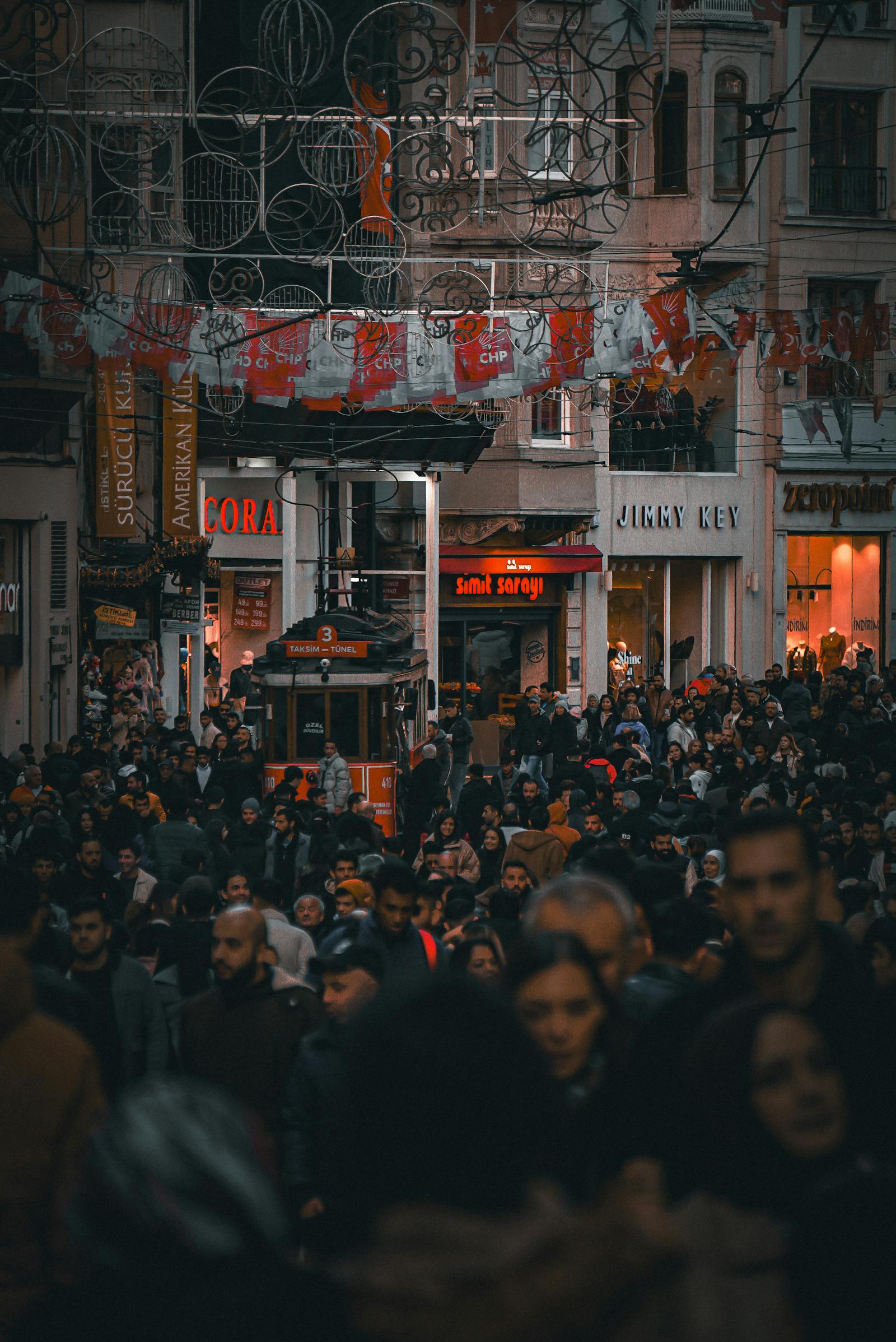 Busy Street Photos, Download The BEST Free Busy Street Stock Photos ...