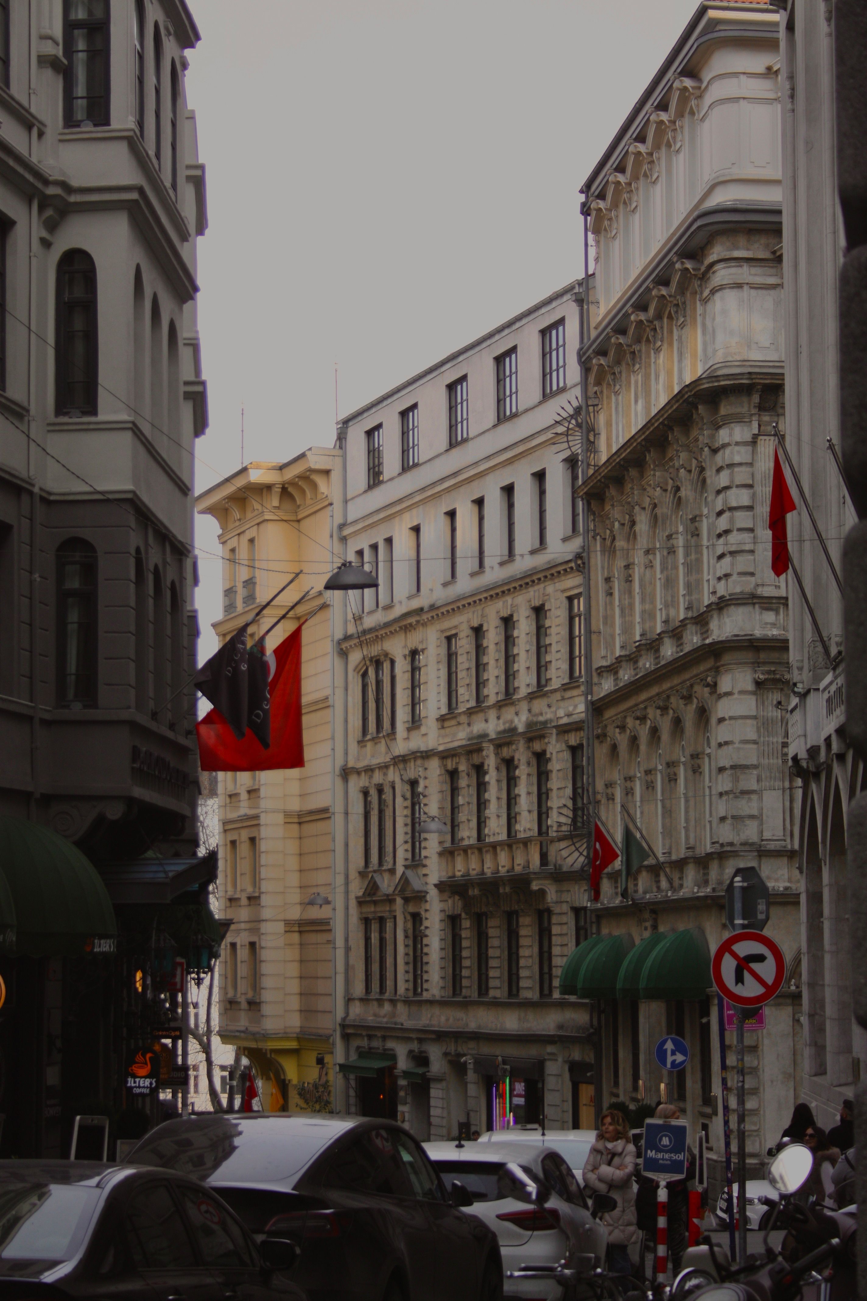Historic European Street with Classic Architecture · Free Stock Photo