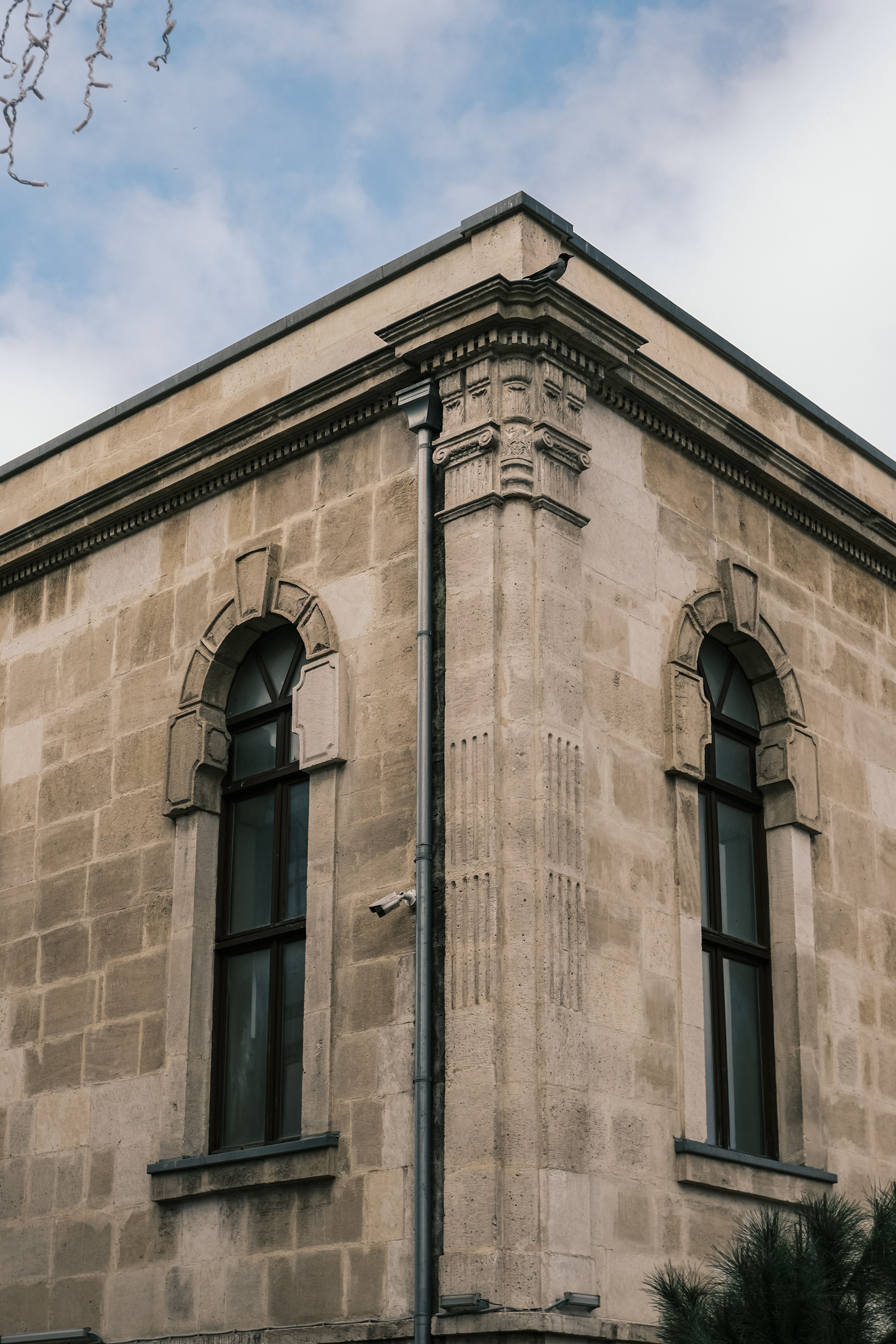 Vintage Stone Building with Arched Windows · Free Stock Photo