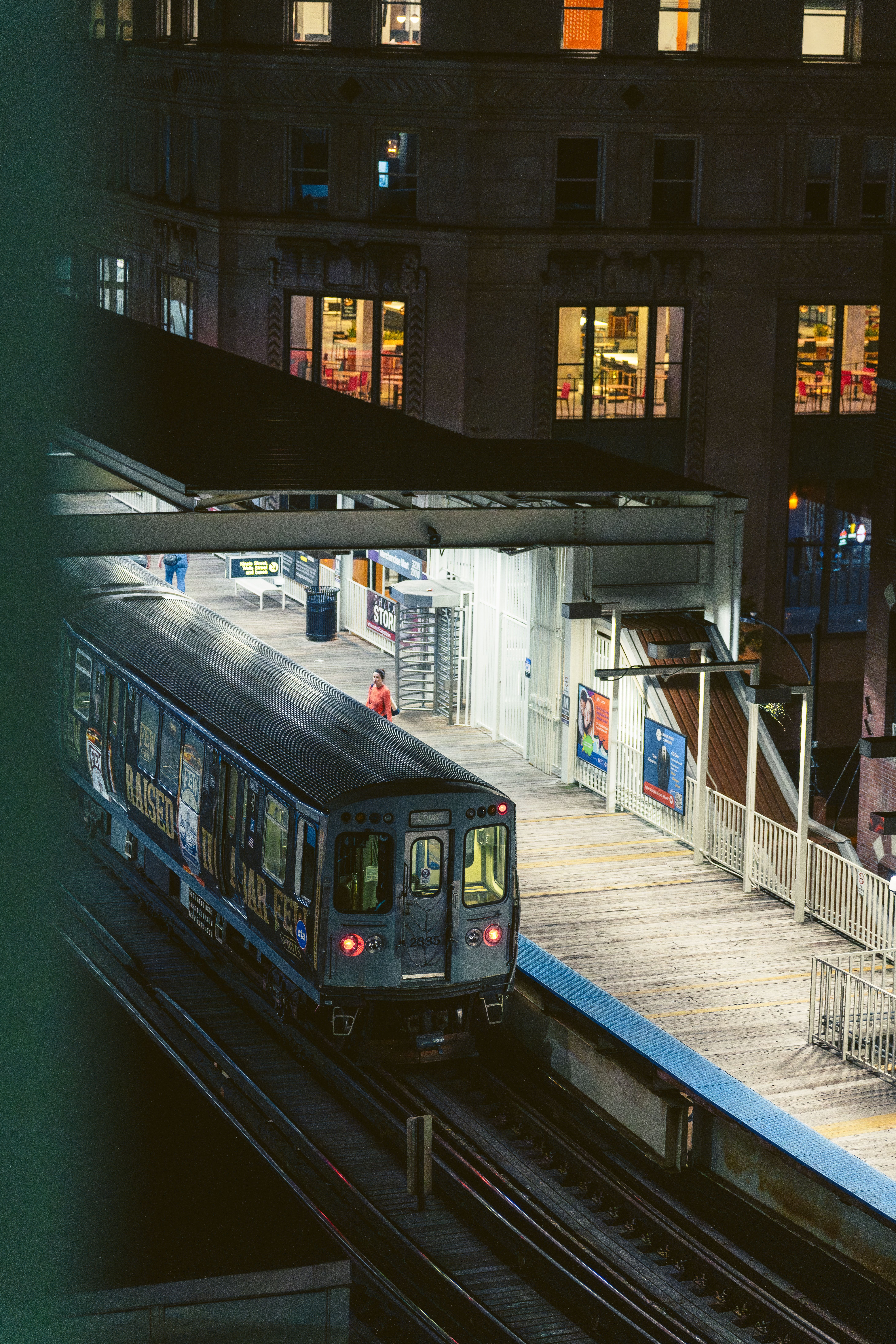 Chicago Elevated Train at Night in the City · Free Stock Photo