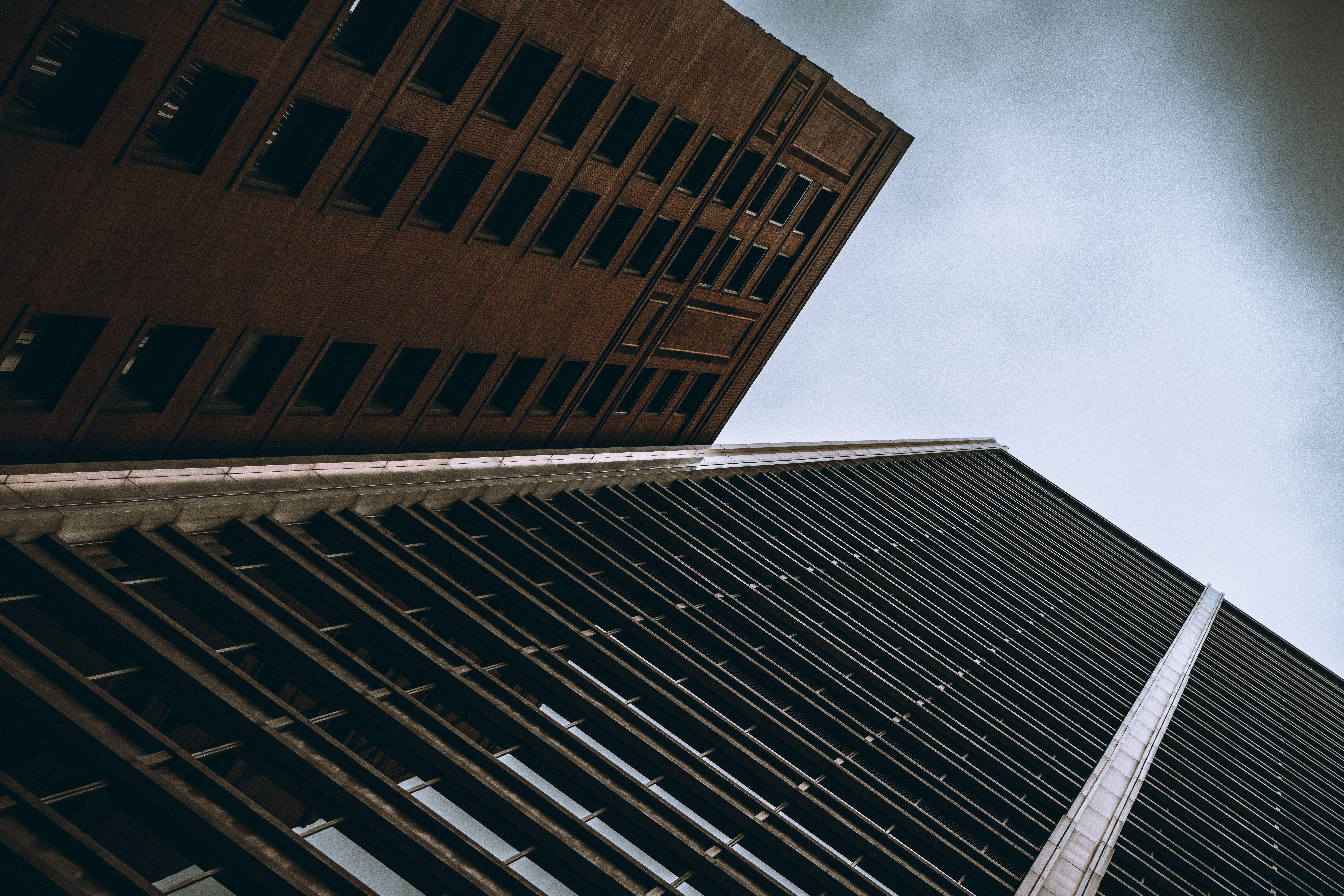 Modern Chicago Skyscrapers Against Cloudy Sky · Free Stock Photo