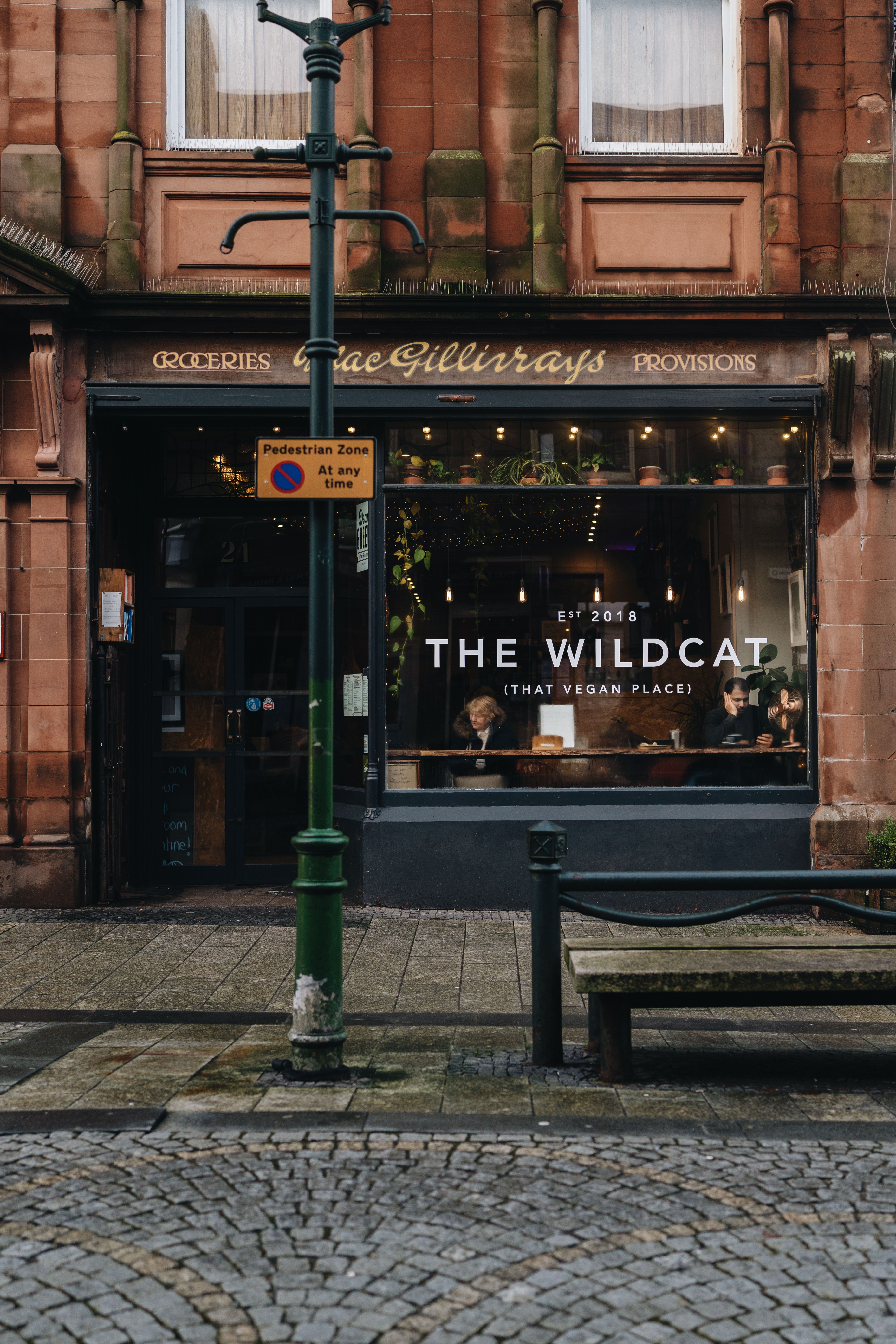 Charming Café Front in Fort William, Scotland · Free Stock Photo