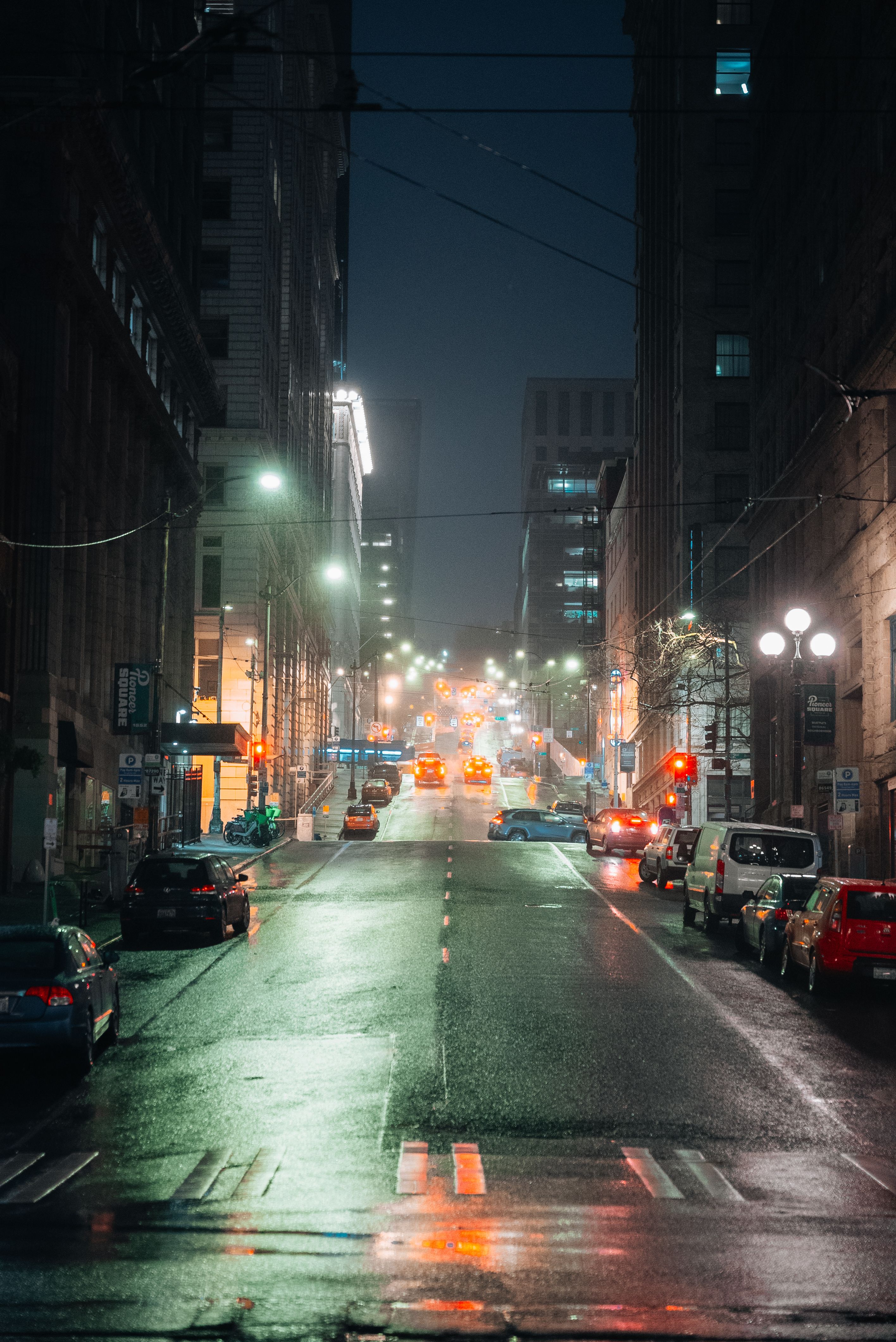 Moody Rainy Night in Downtown Seattle · Free Stock Photo