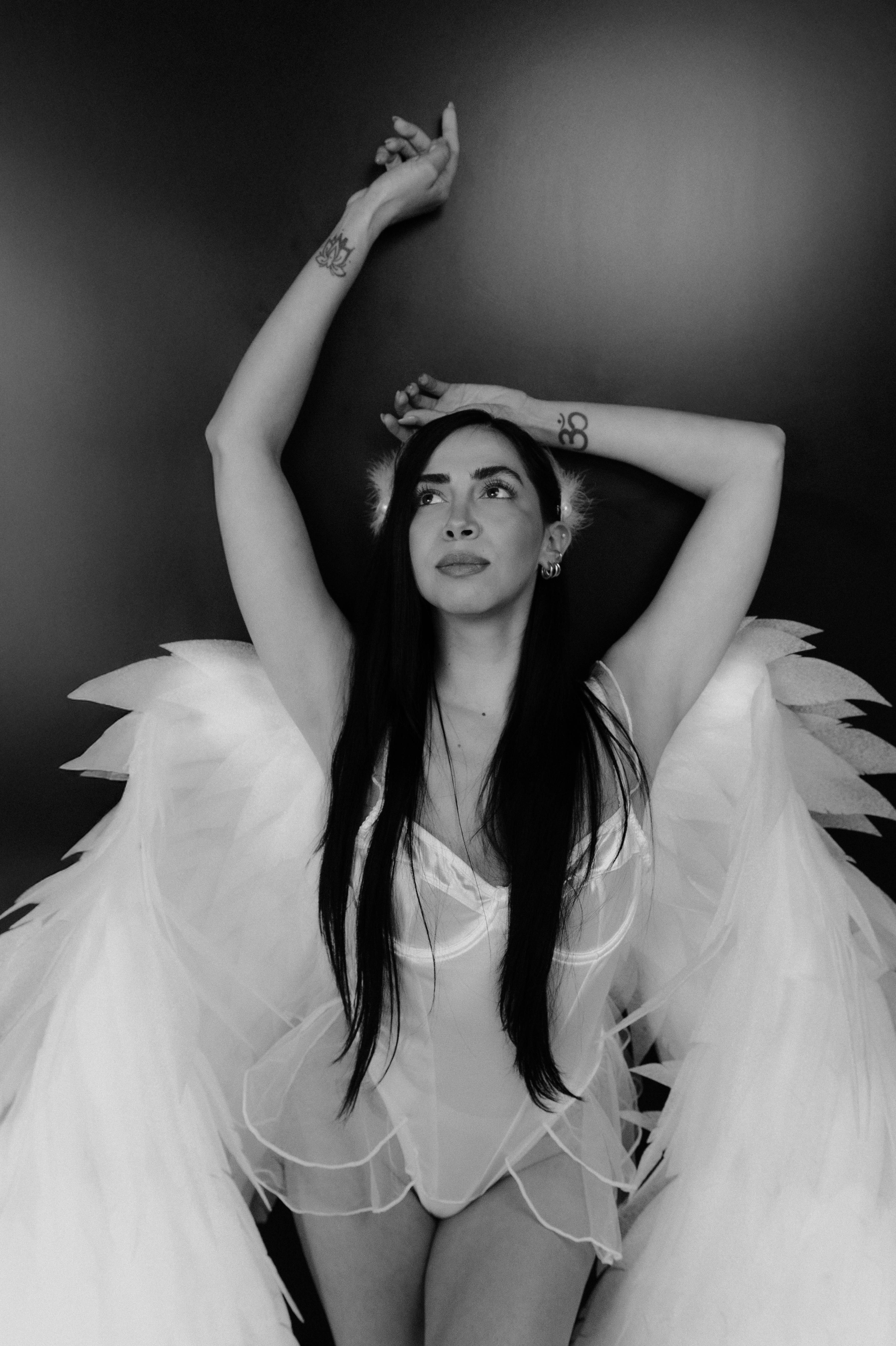 Elegant Angelic Portrait with White Wings · Free Stock Photo