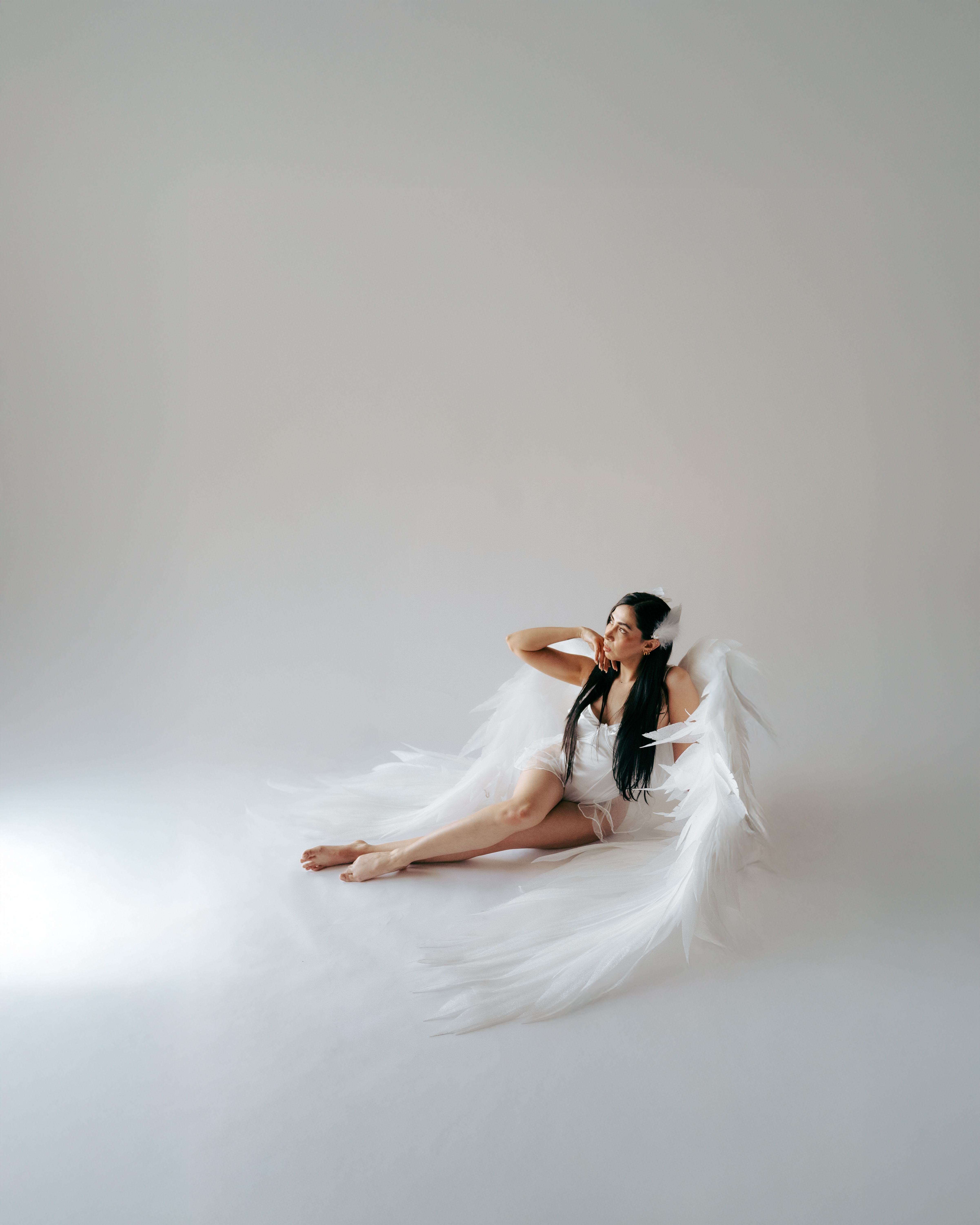 Serene Angelic Woman in White Wings · Free Stock Photo