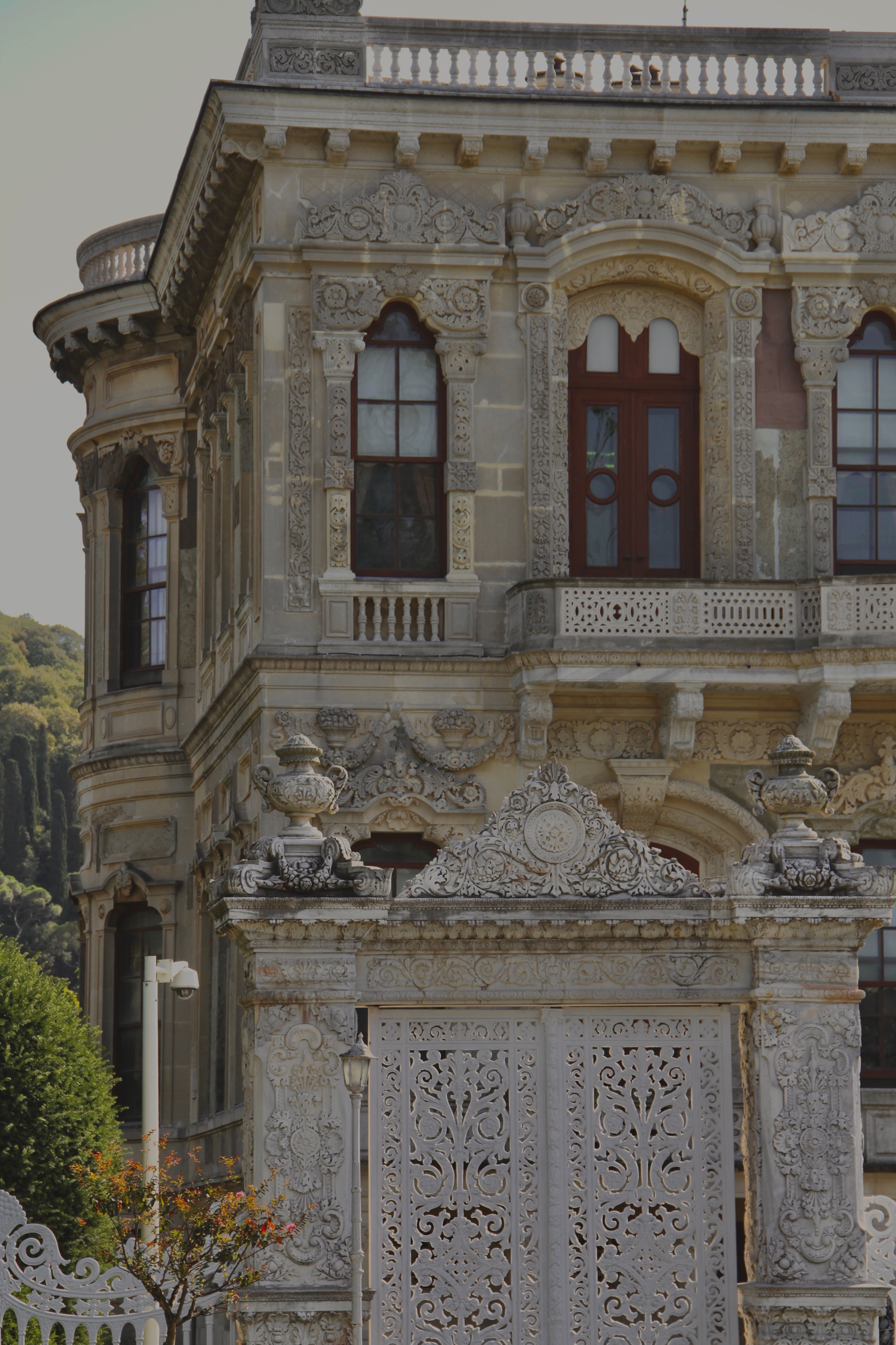 Ornate Historical Building Exterior in Daylight · Free Stock Photo