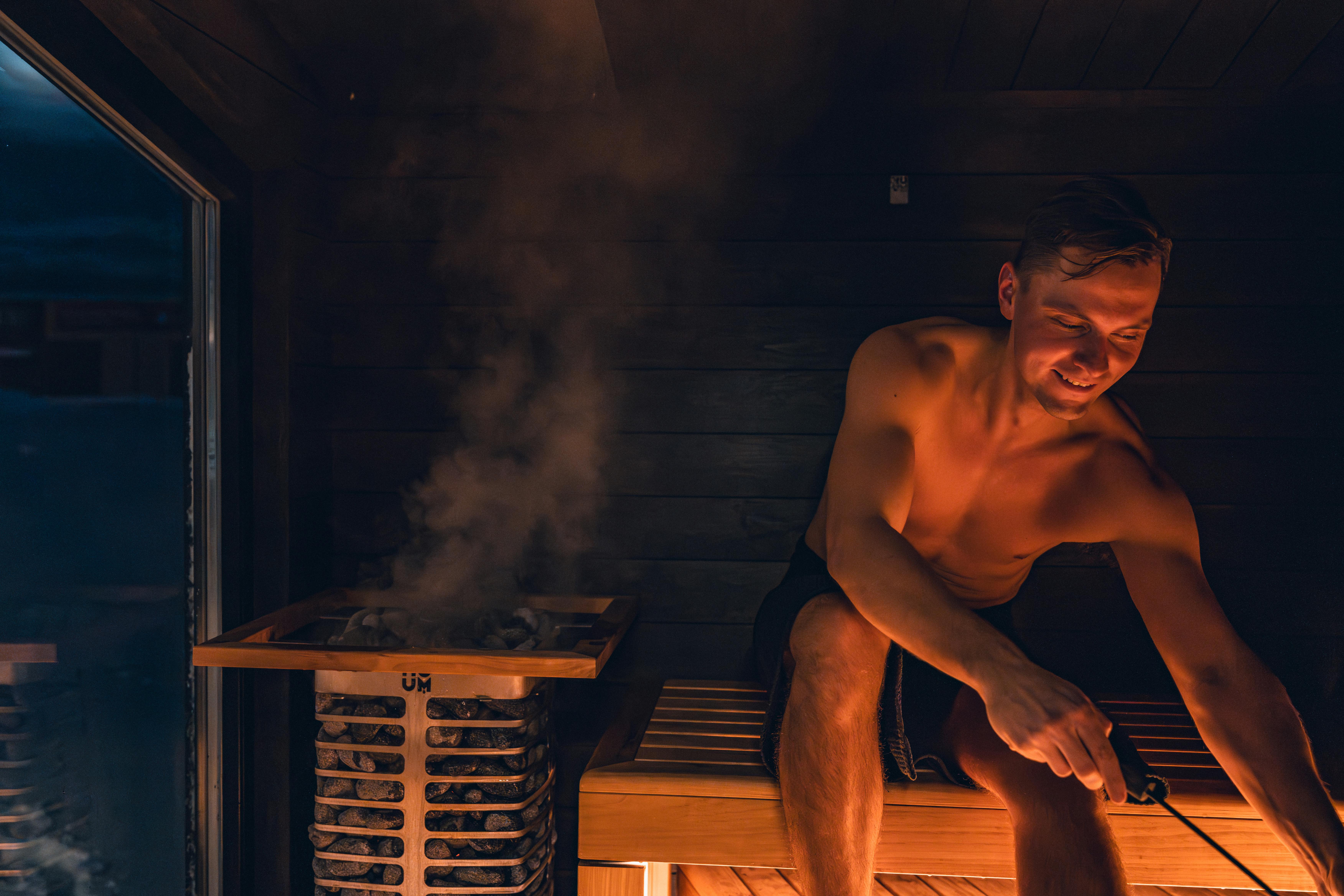 Comparing Dry Sauna vs Wet Sauna: Benefits and Effects