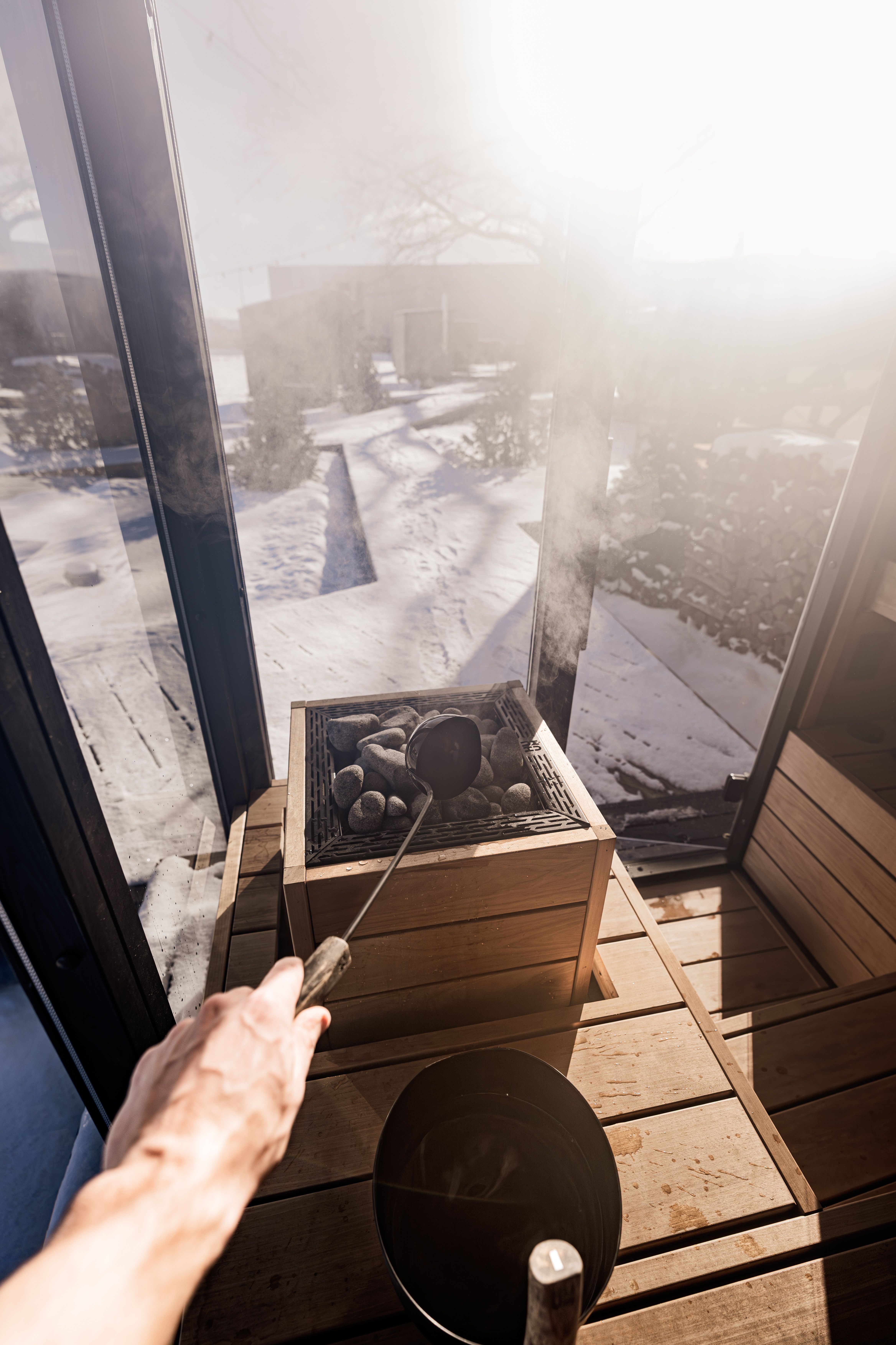 Modern Sauna Experience with Outdoor Snow View · Free Stock Photo