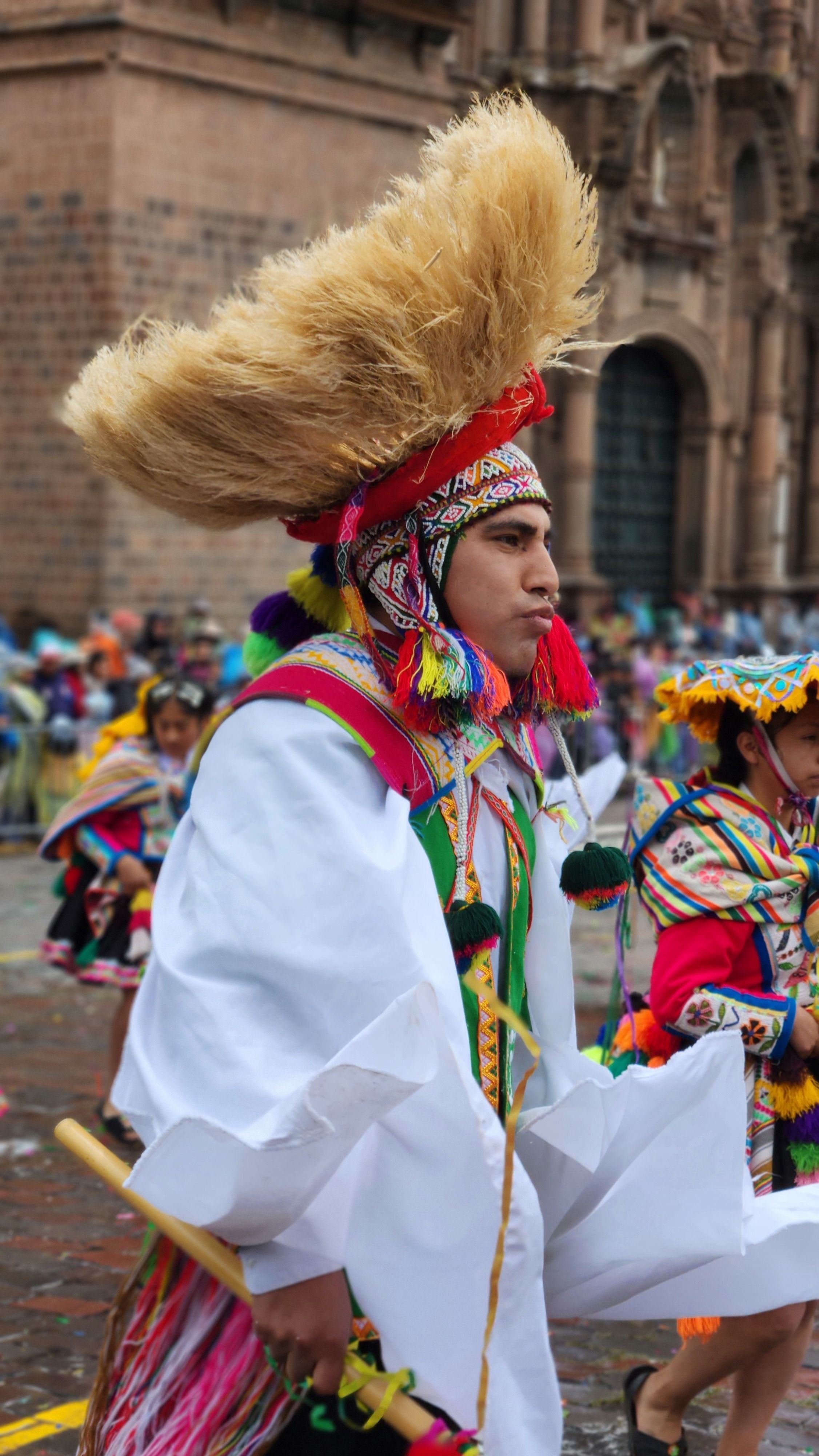Traje Tradicional Peruano En La Fiesta Del Cusco · Foto de stock gratuita