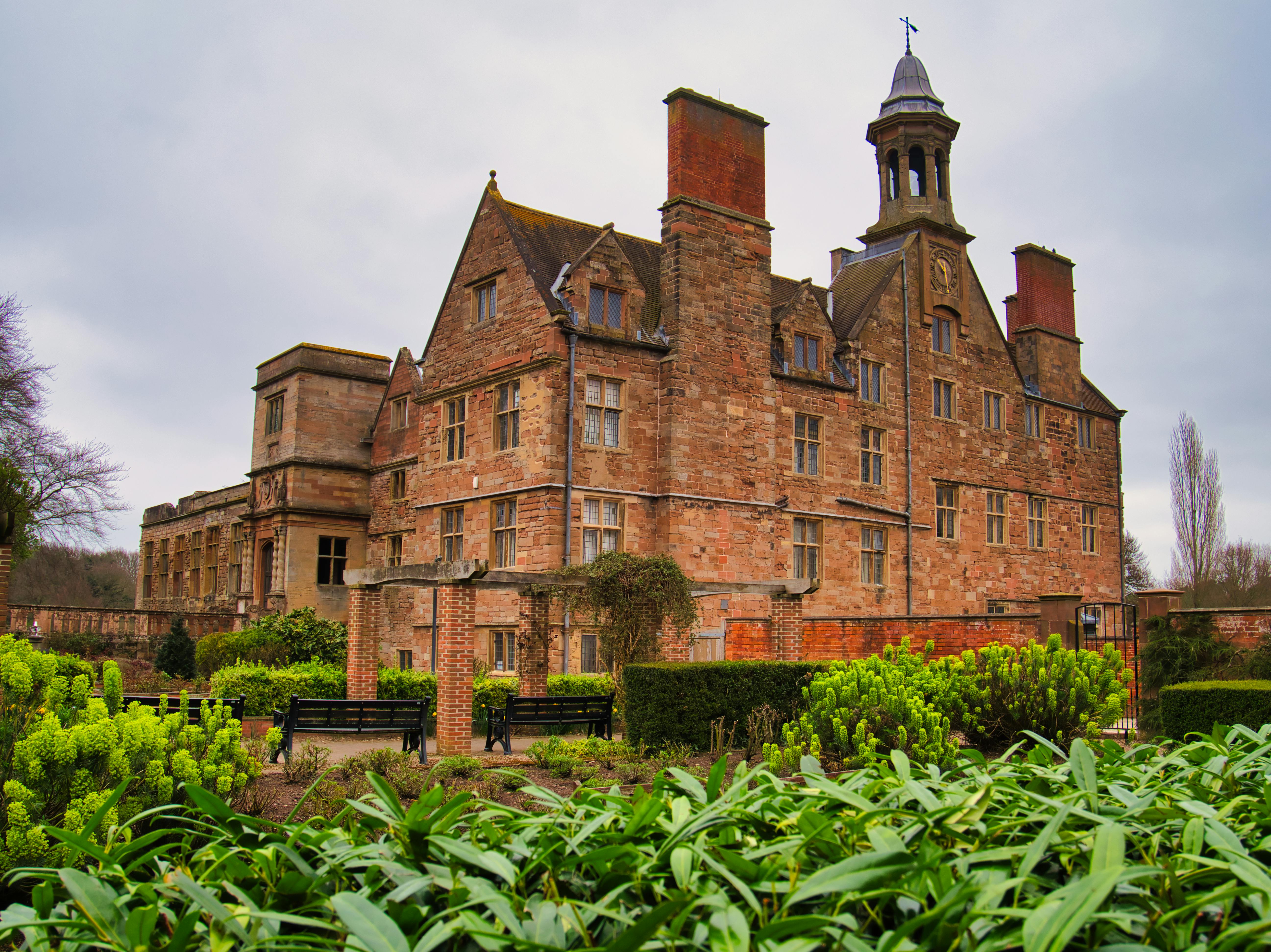 Historic Brick Manor in Lush Garden Setting · Free Stock Photo