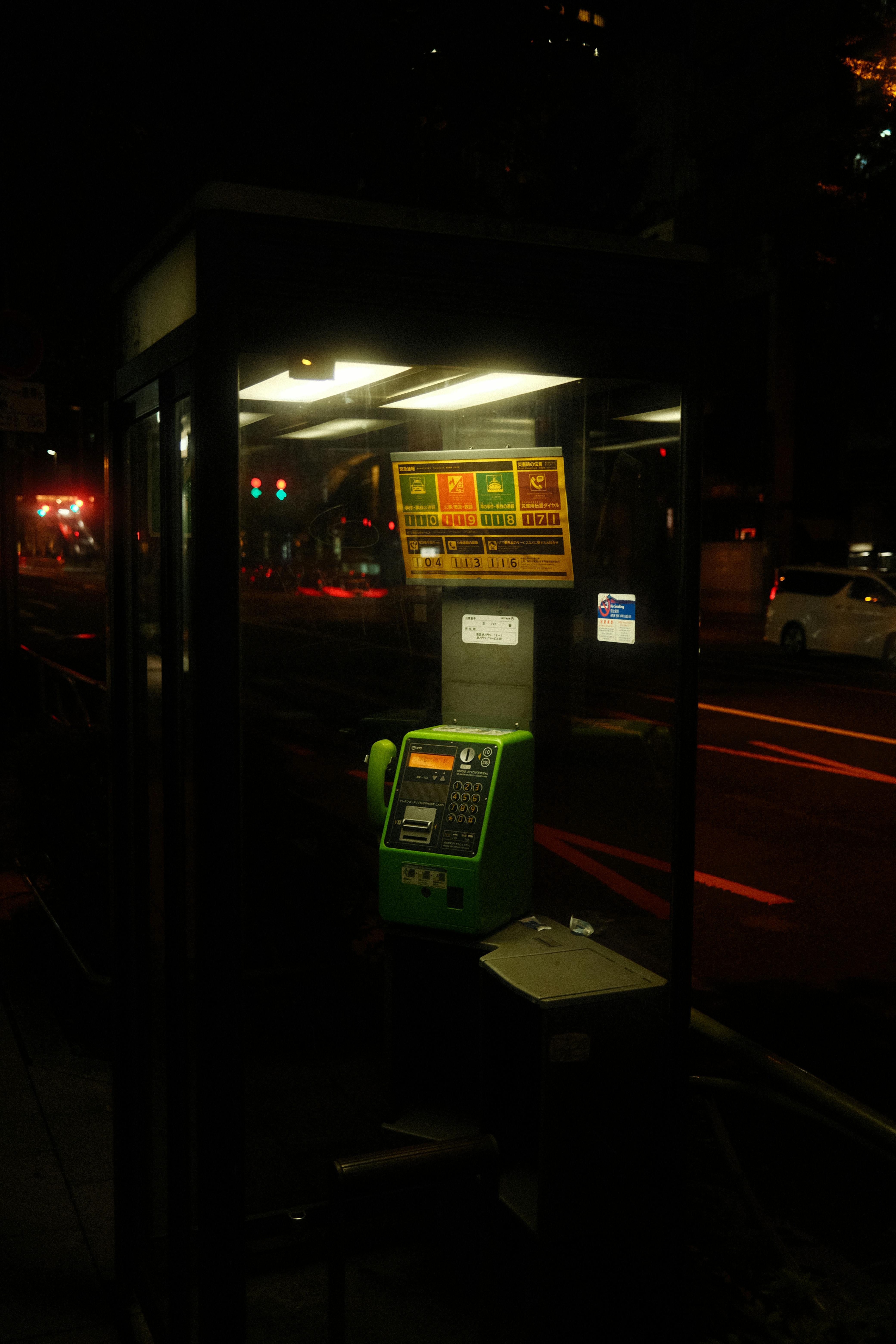 Nighttime View of Tokyo Telephone Booth · Free Stock Photo