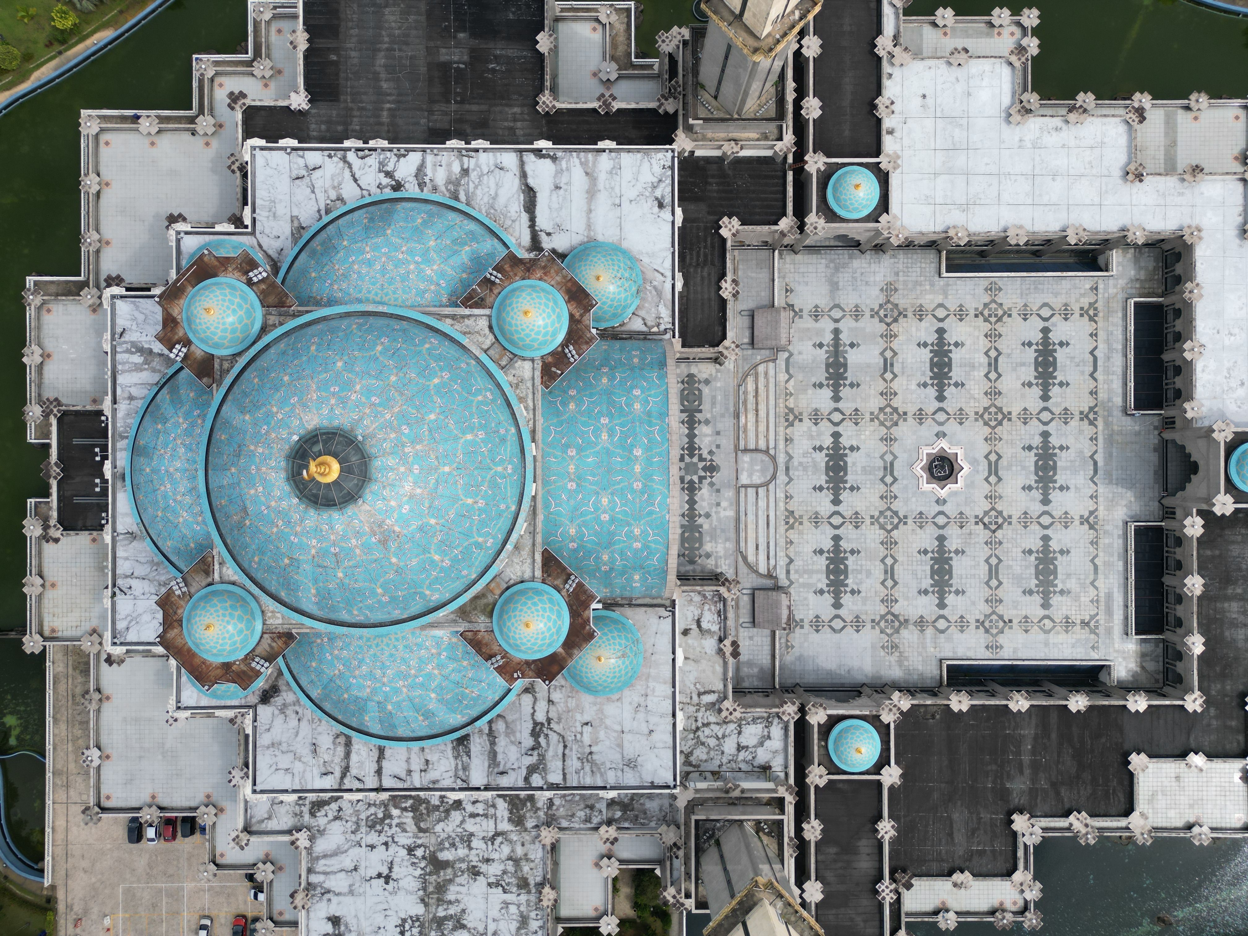 Aerial View of Ornate Mosque Domes and Architecture · Free Stock Photo
