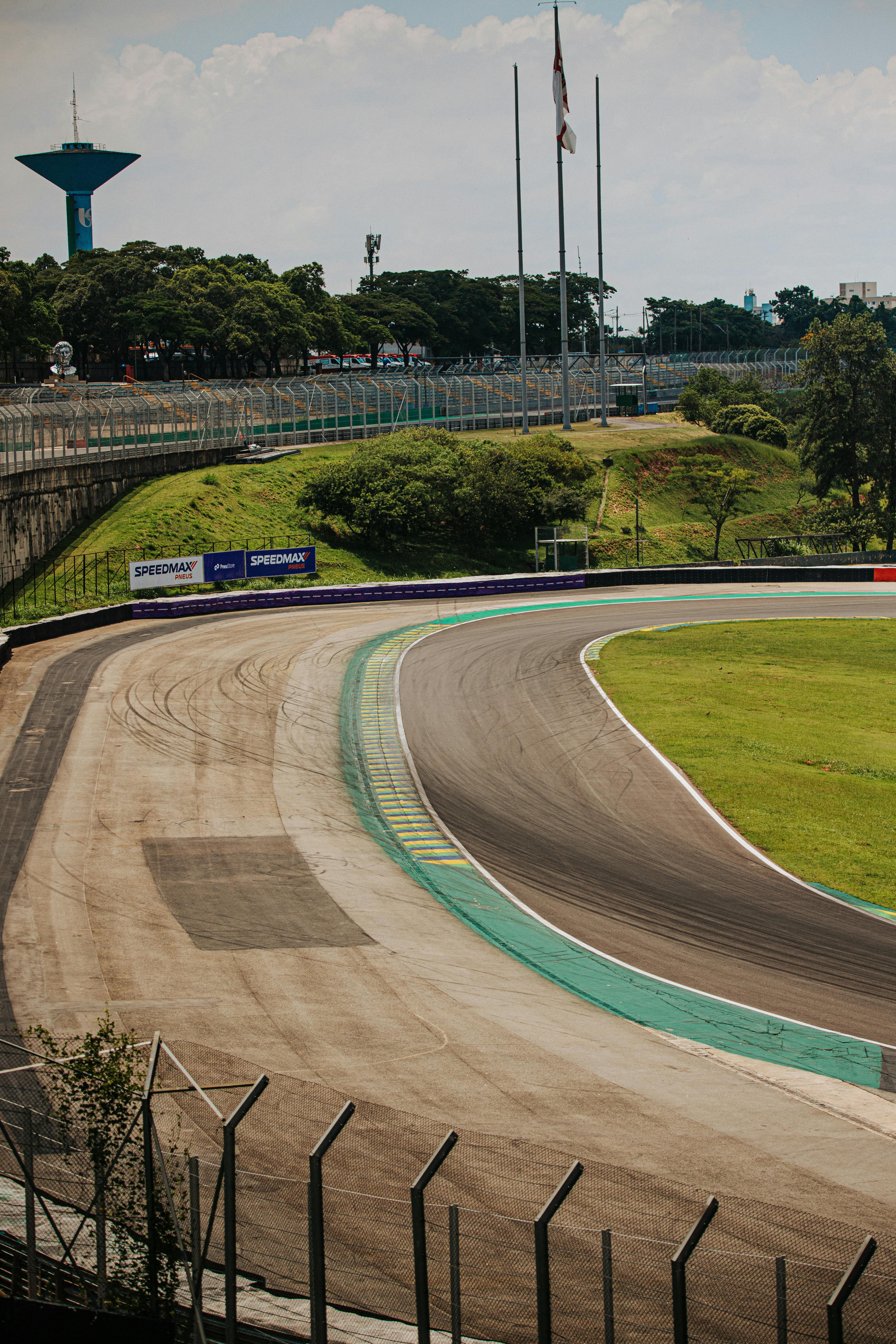 Curved Racetrack in São Paulo, Brasil · Free Stock Photo