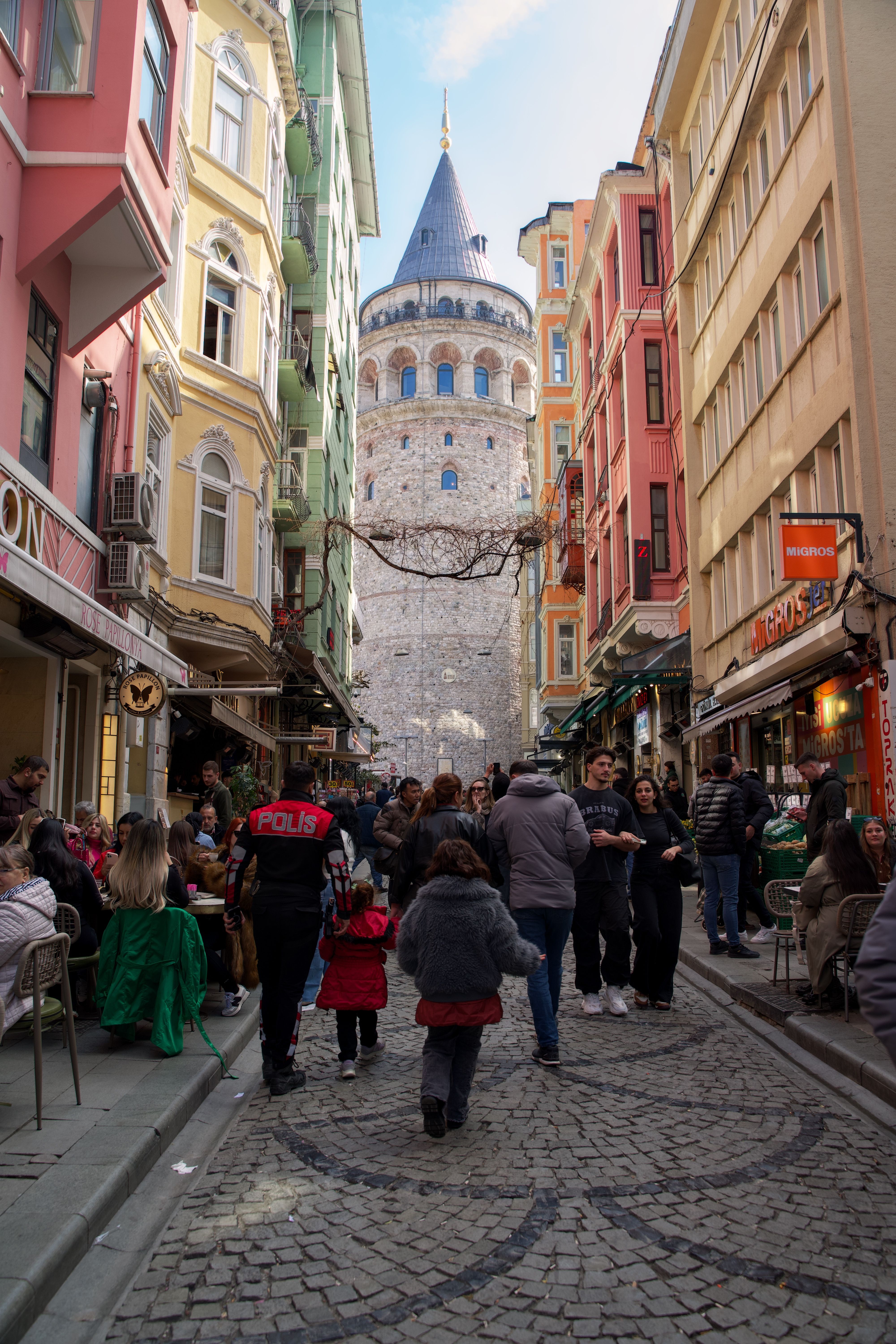 Vibrant Street Scene with Galata Tower in Istanbul · Free Stock Photo