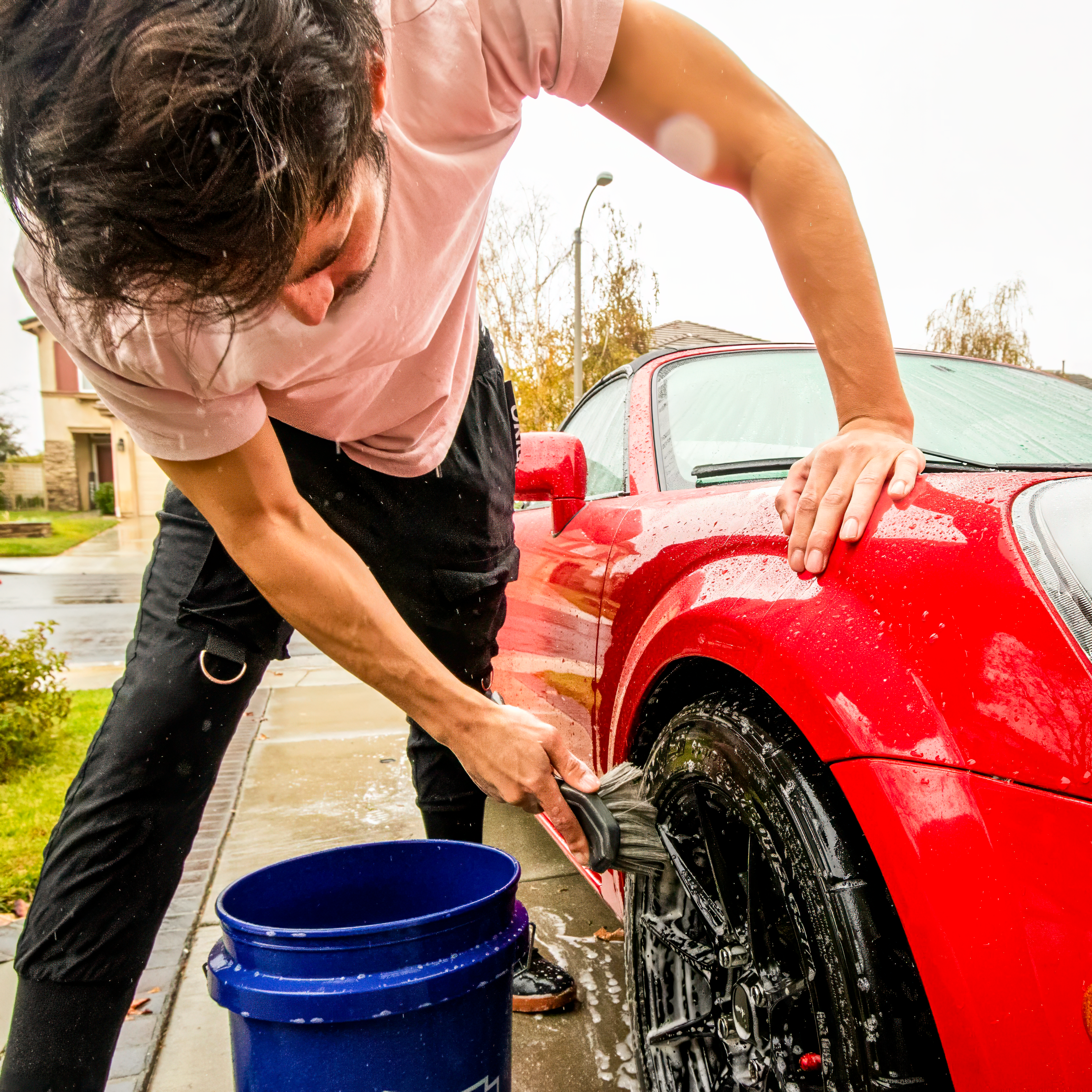 Hombre Lavando Coche · Foto de stock gratuita