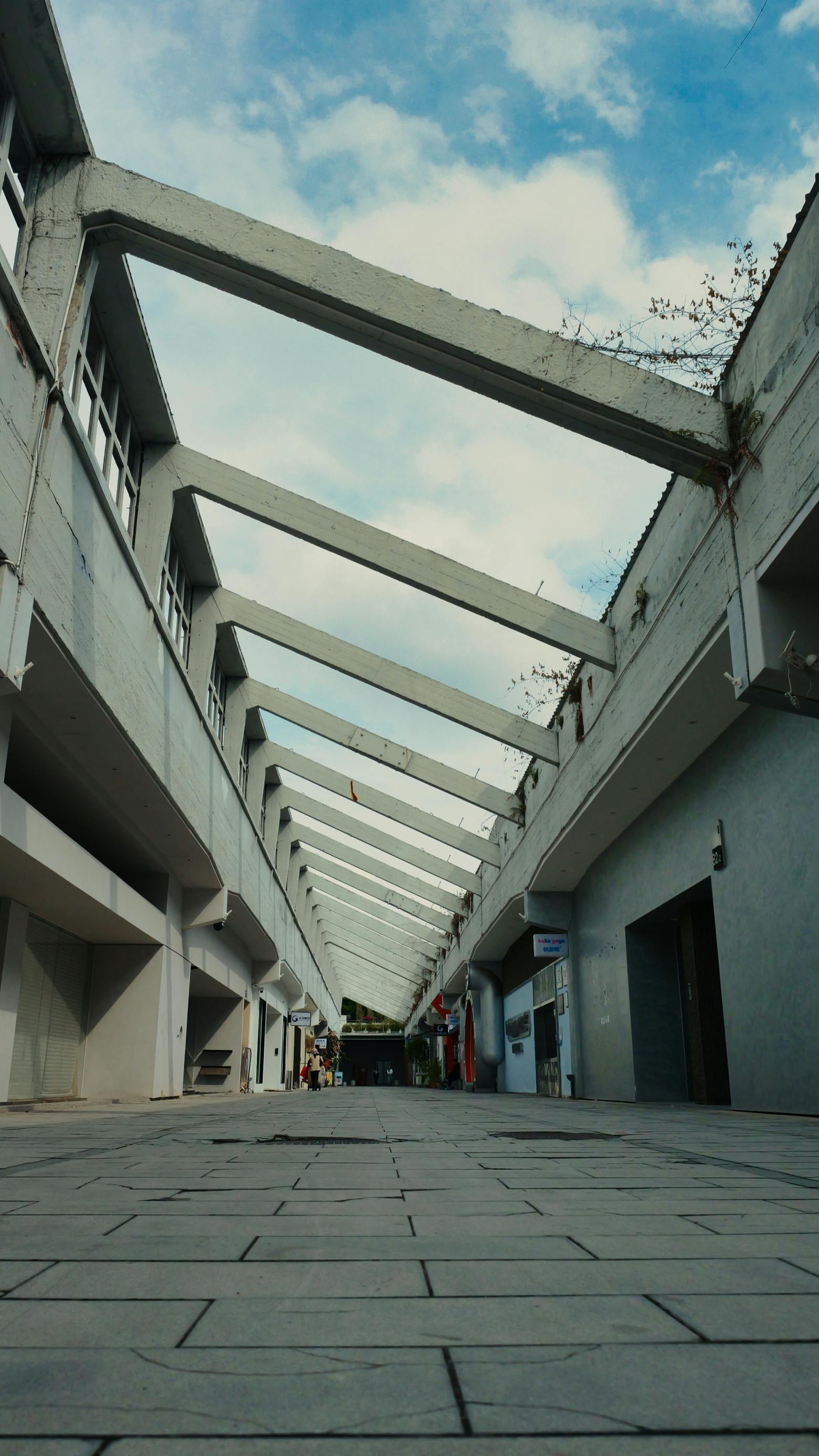 Urban Architectural Passage with Open Sky View · Free Stock Photo