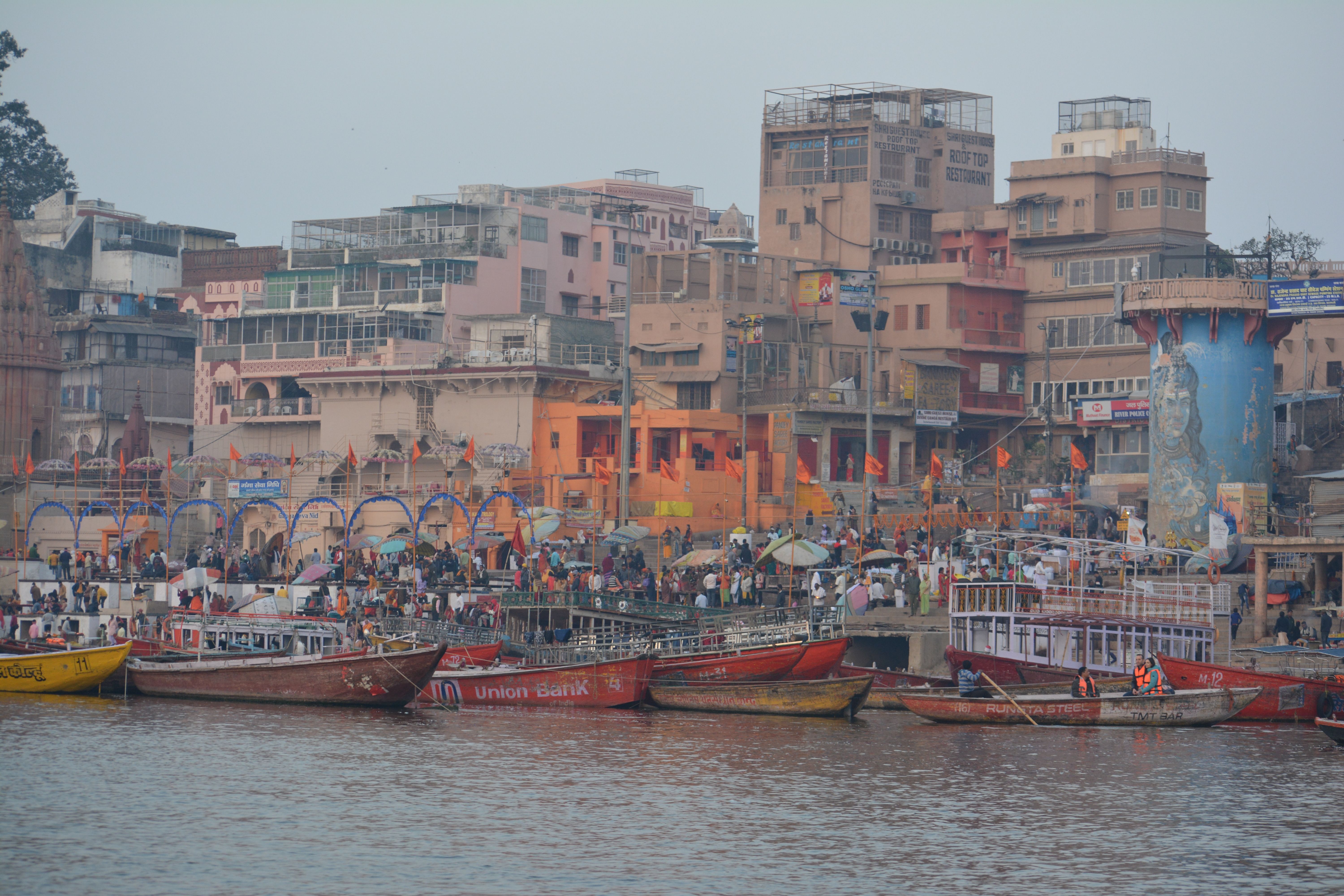 Jain Ghat on Riverbank of Ganges in Varanasi · Free Stock Photo