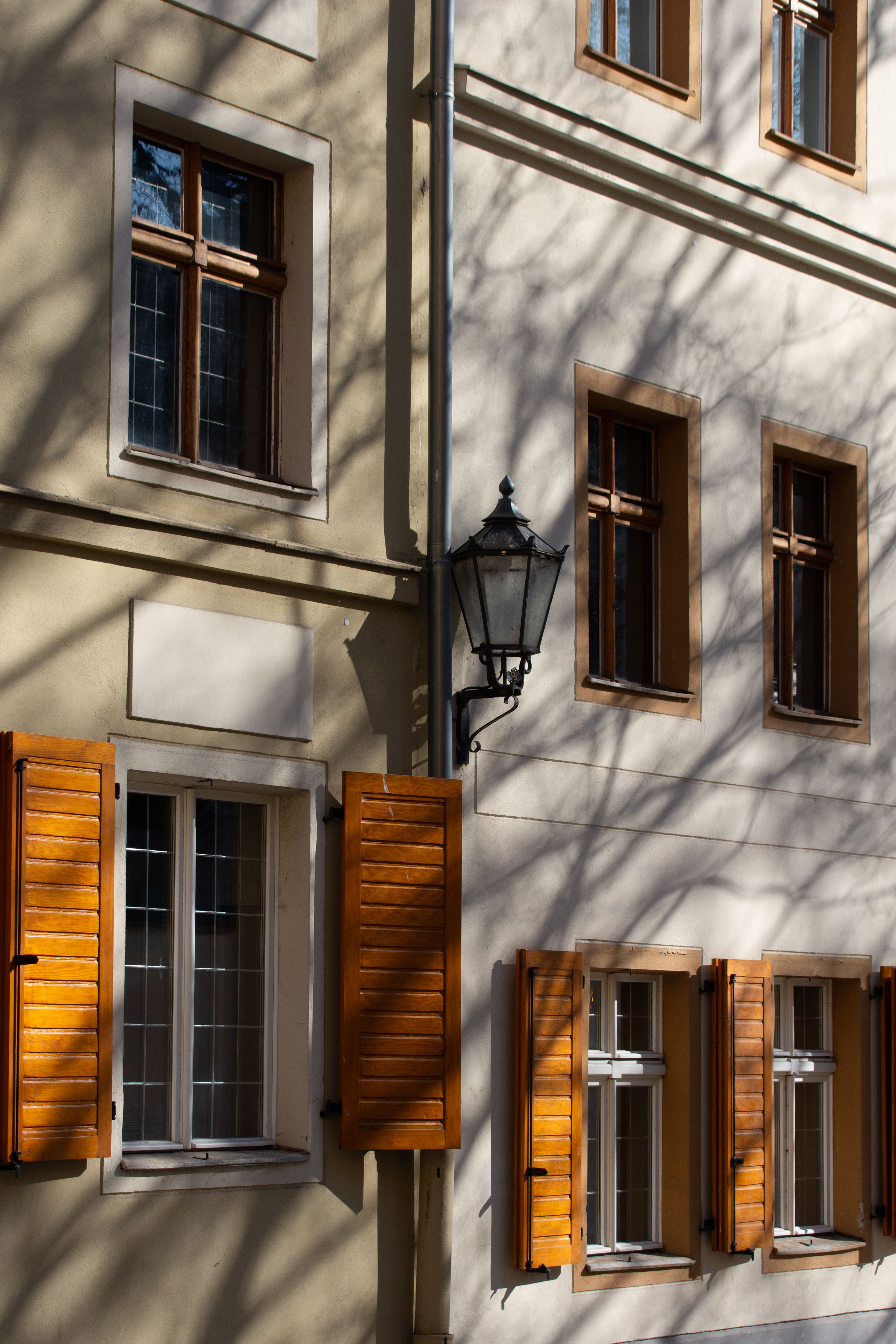 Charming Sunlit European Building Facade · Free Stock Photo