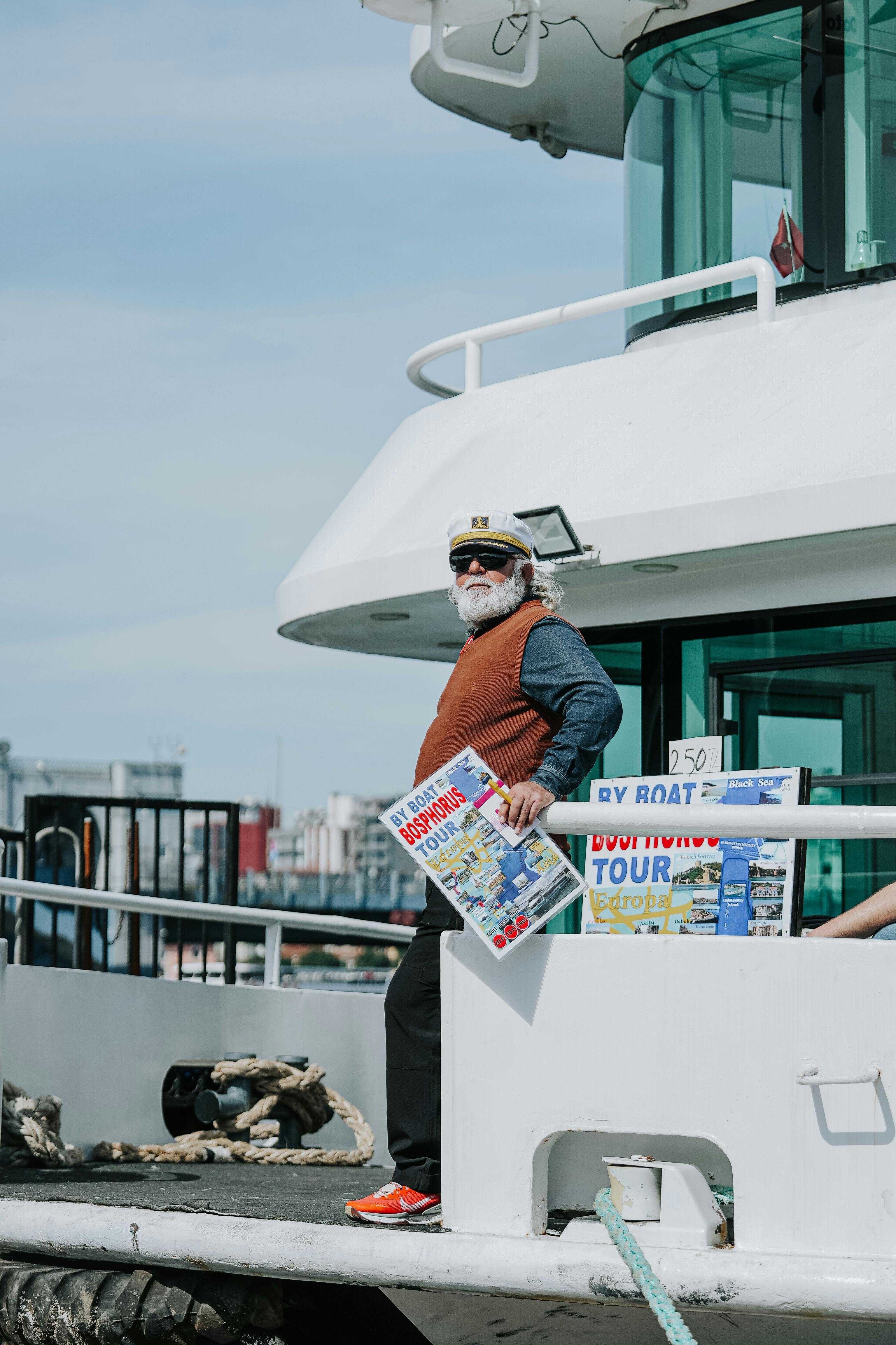 Tour Guide On Boat Photos, Download The BEST Free Tour Guide On Boat ...