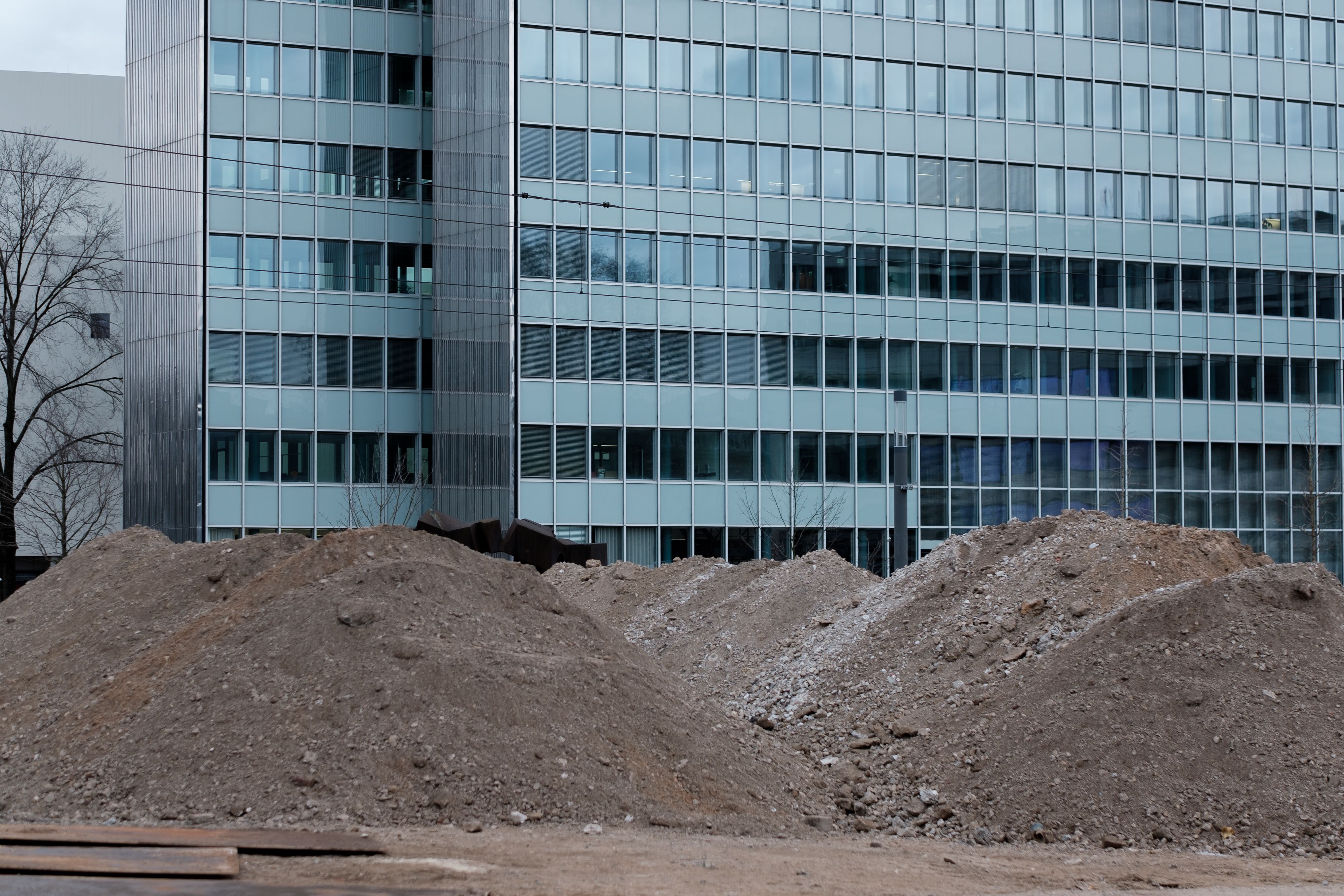 Modern Office Building with Dirt Piles in Düsseldorf · Free Stock Photo