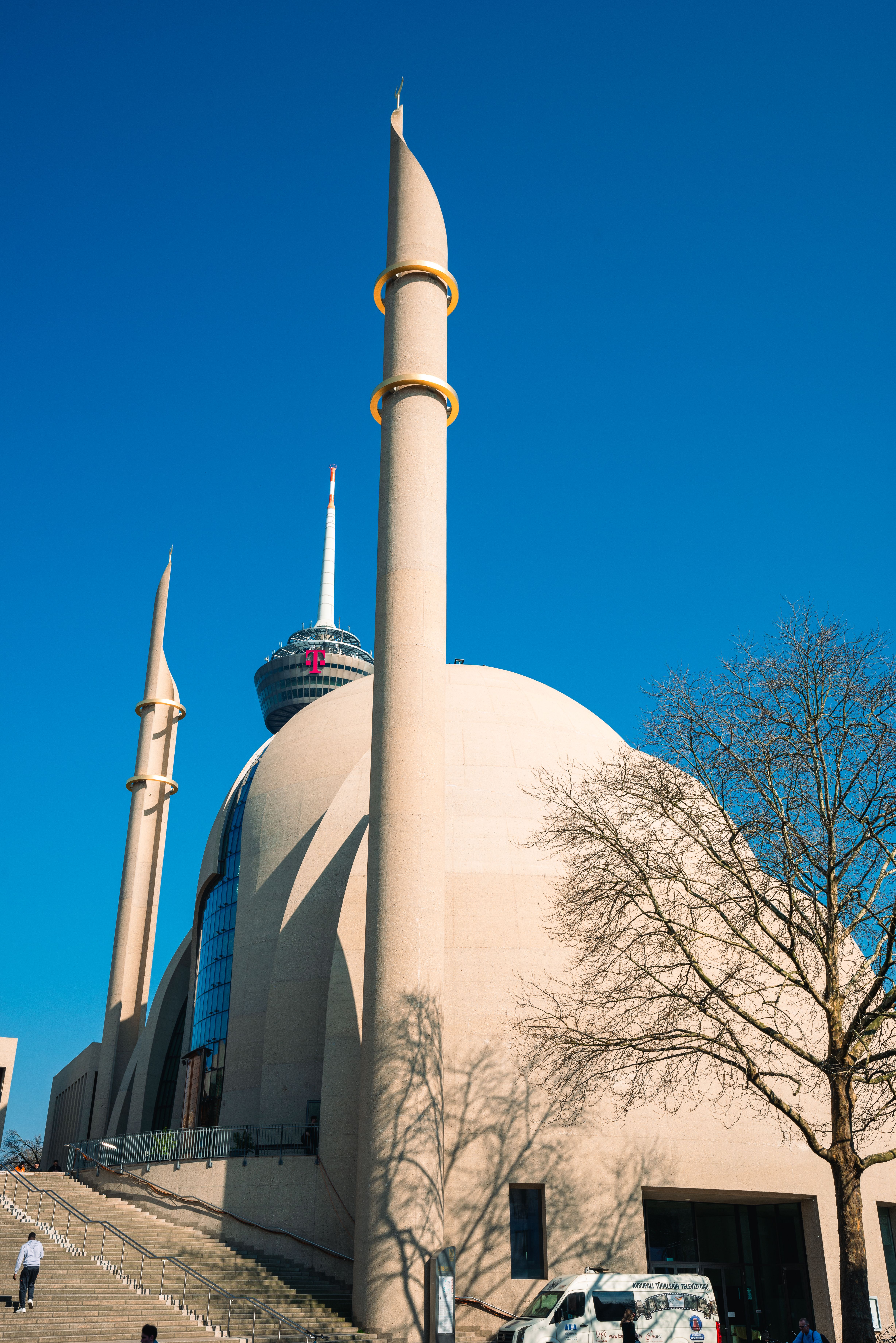 Modern Mosque Architecture in Urban Landscape · Free Stock Photo