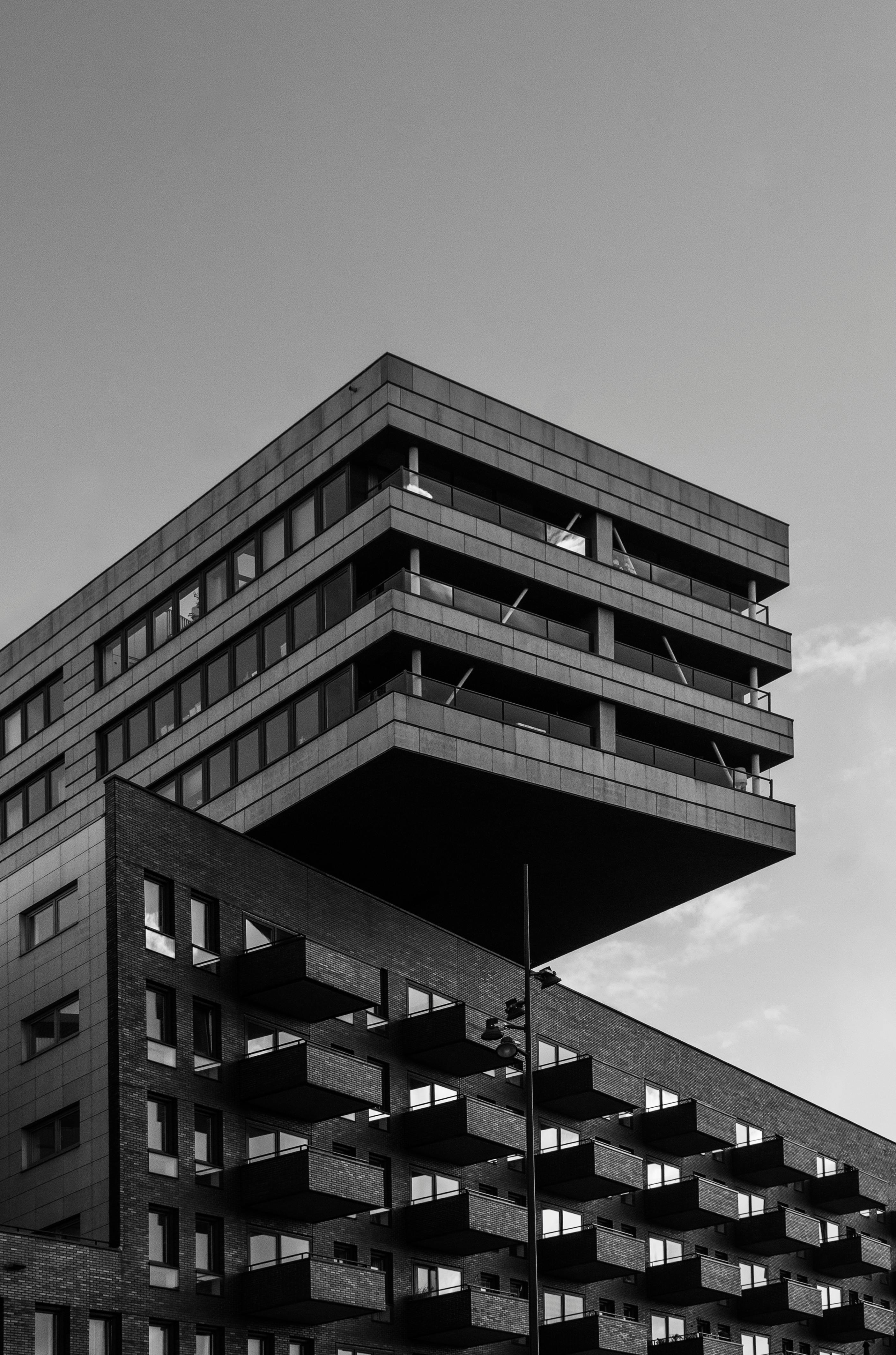 Gray Concrete Building · Free Stock Photo