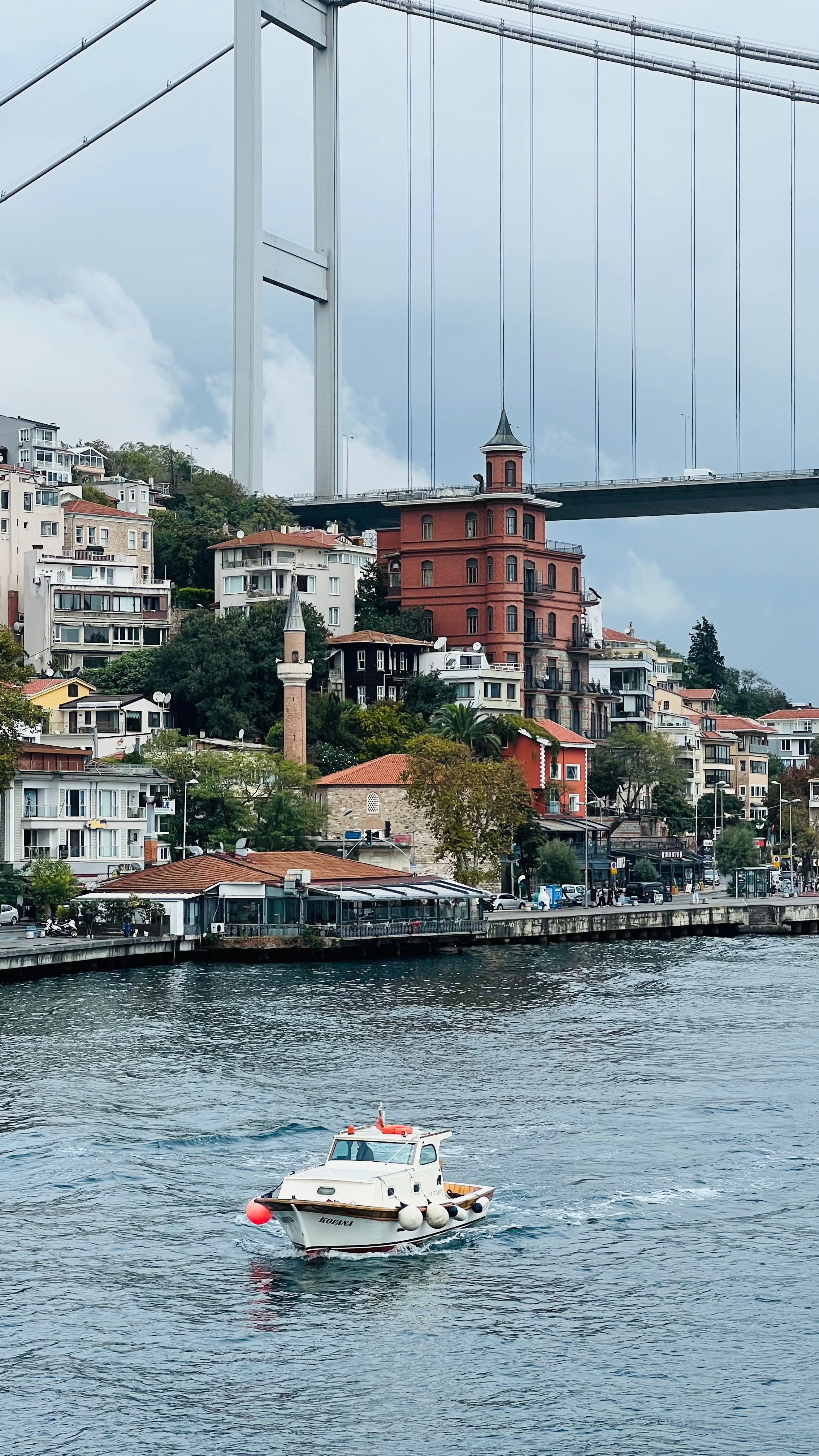 Vista Panorámica Del Bósforo Con El Puente De Estambul · Foto de stock ...