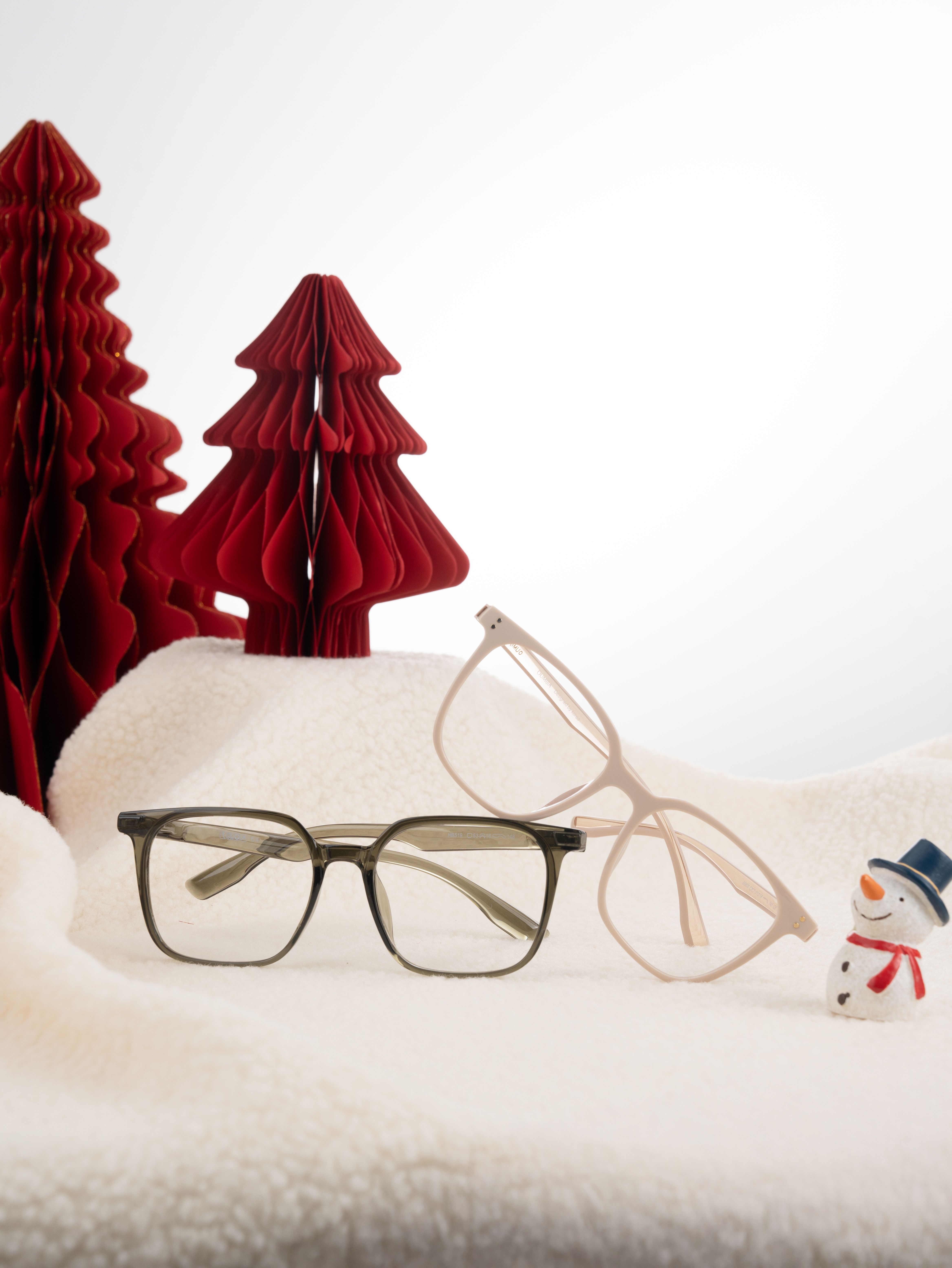 Festive Eyewear Display with Snowman and Trees · Free Stock Photo