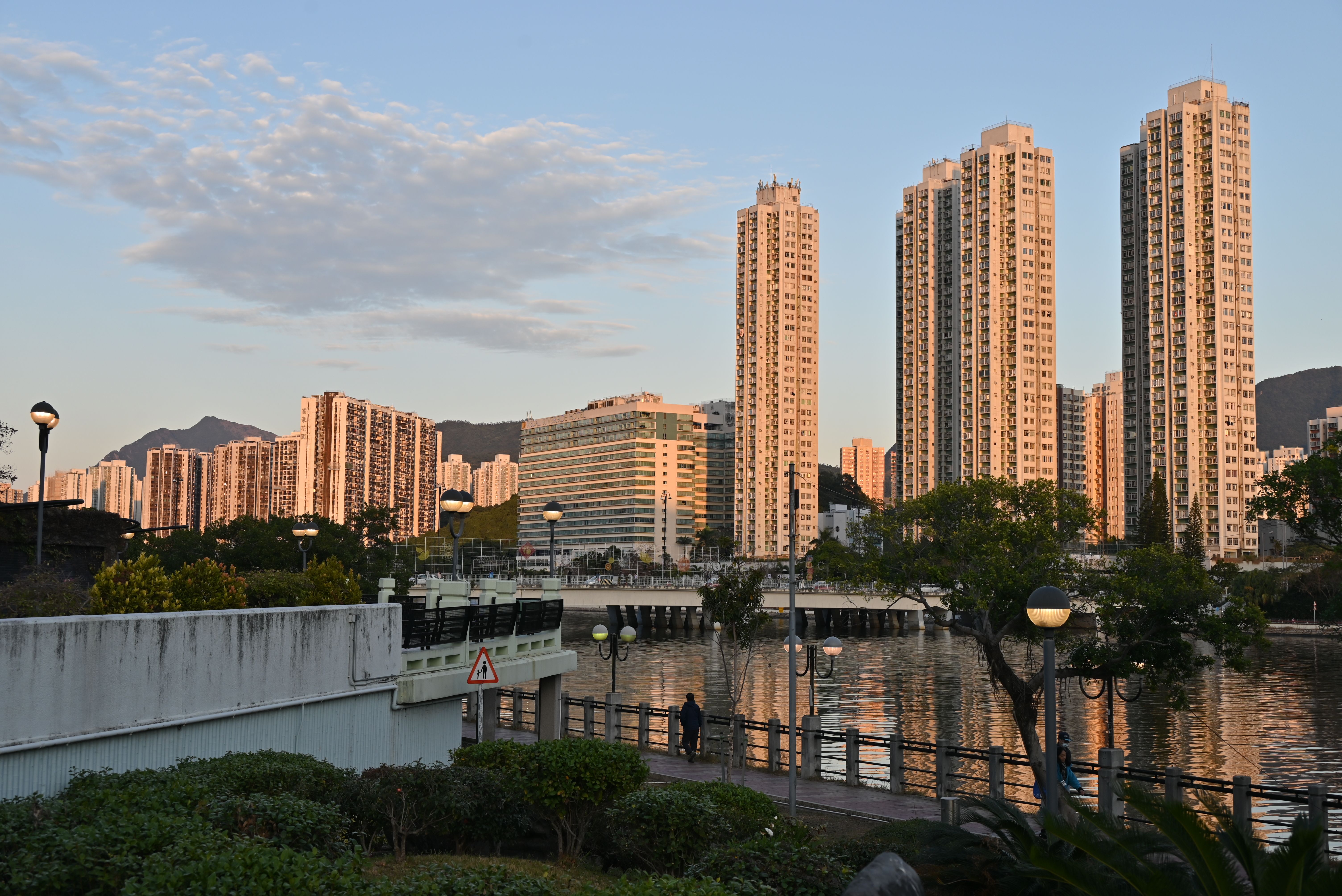 Sunset Urban Landscape with Skyscrapers and Waterfront · Free Stock Photo