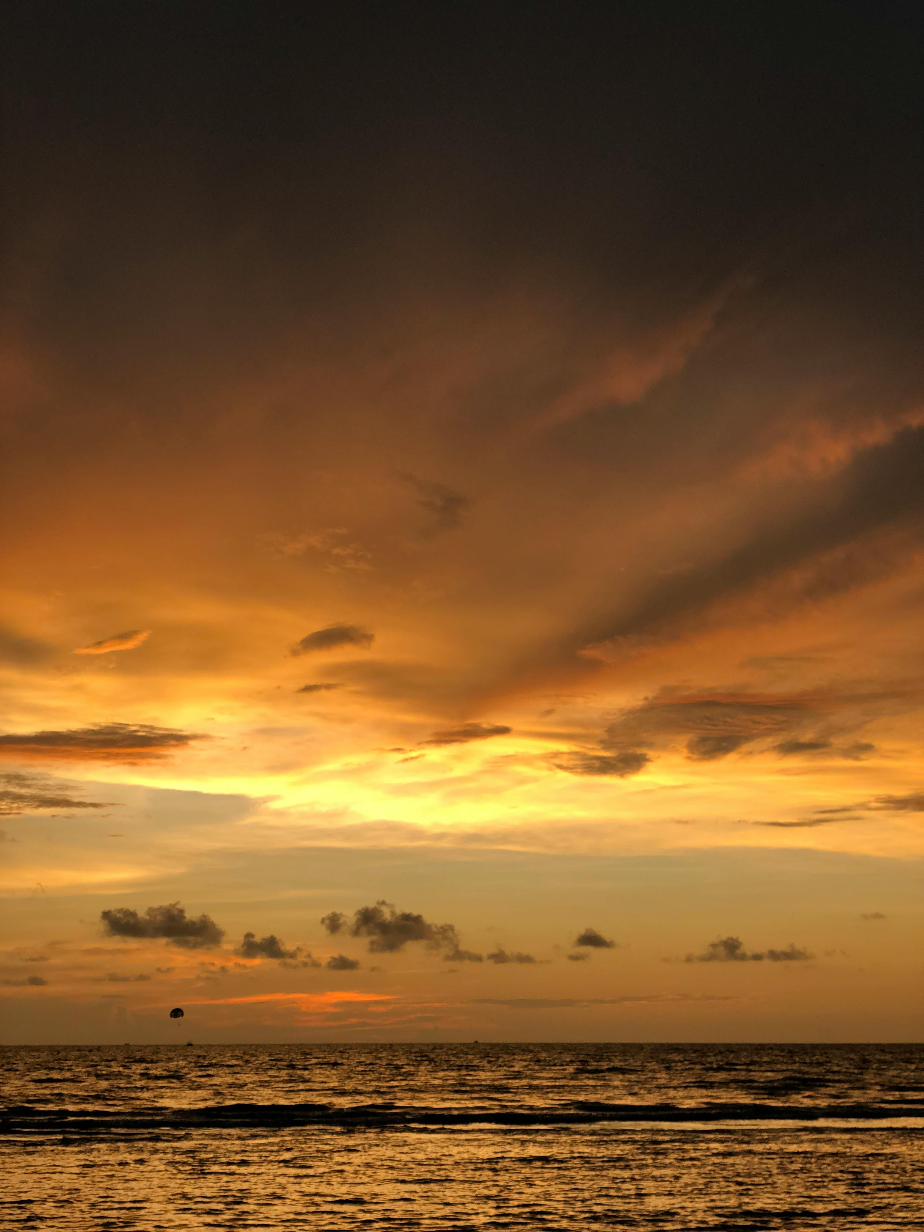 Dramatic Ocean Sunset with Glowing Sky · Free Stock Photo