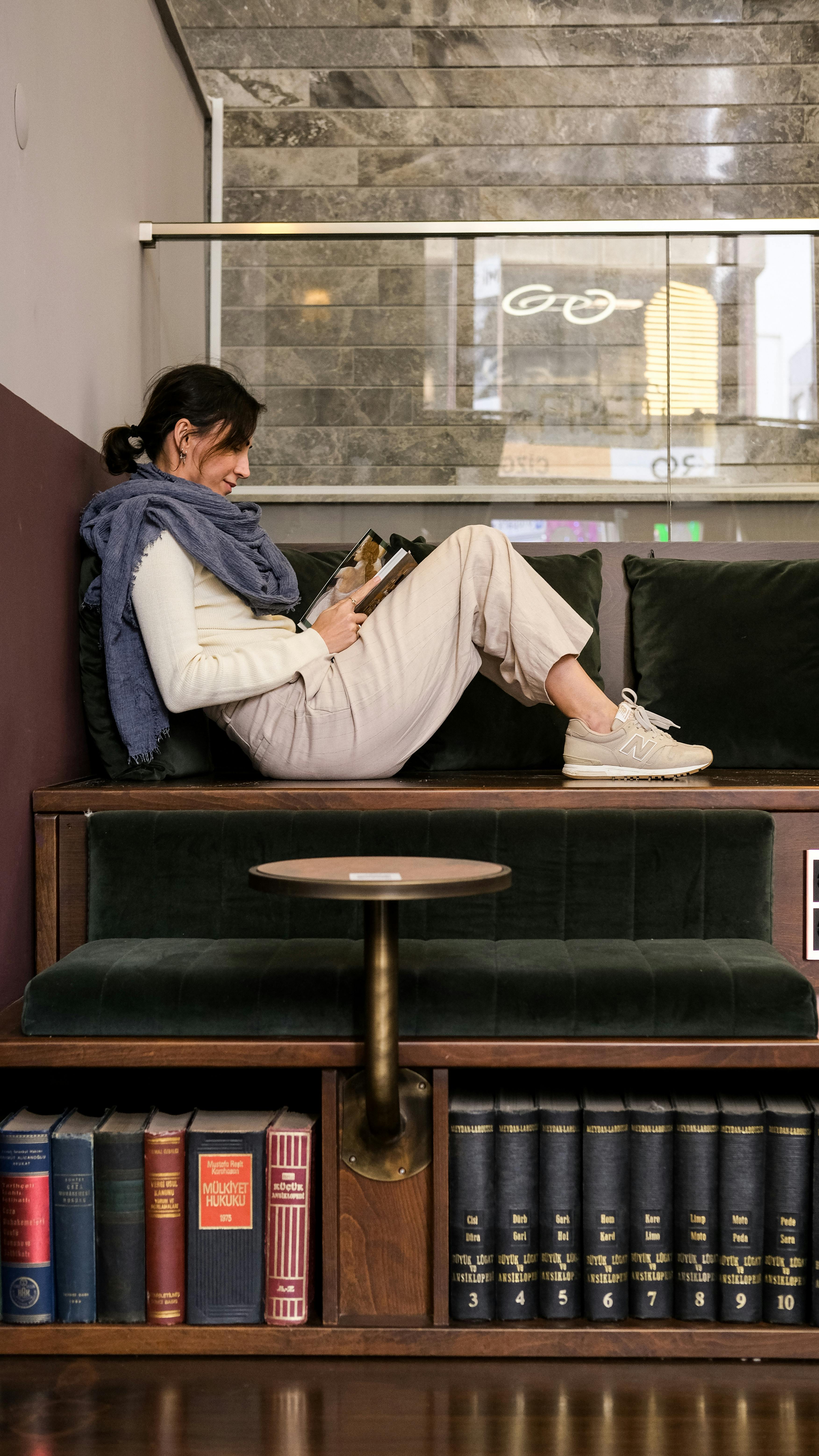 Person On Library Photos, Download The BEST Free Person On Library ...