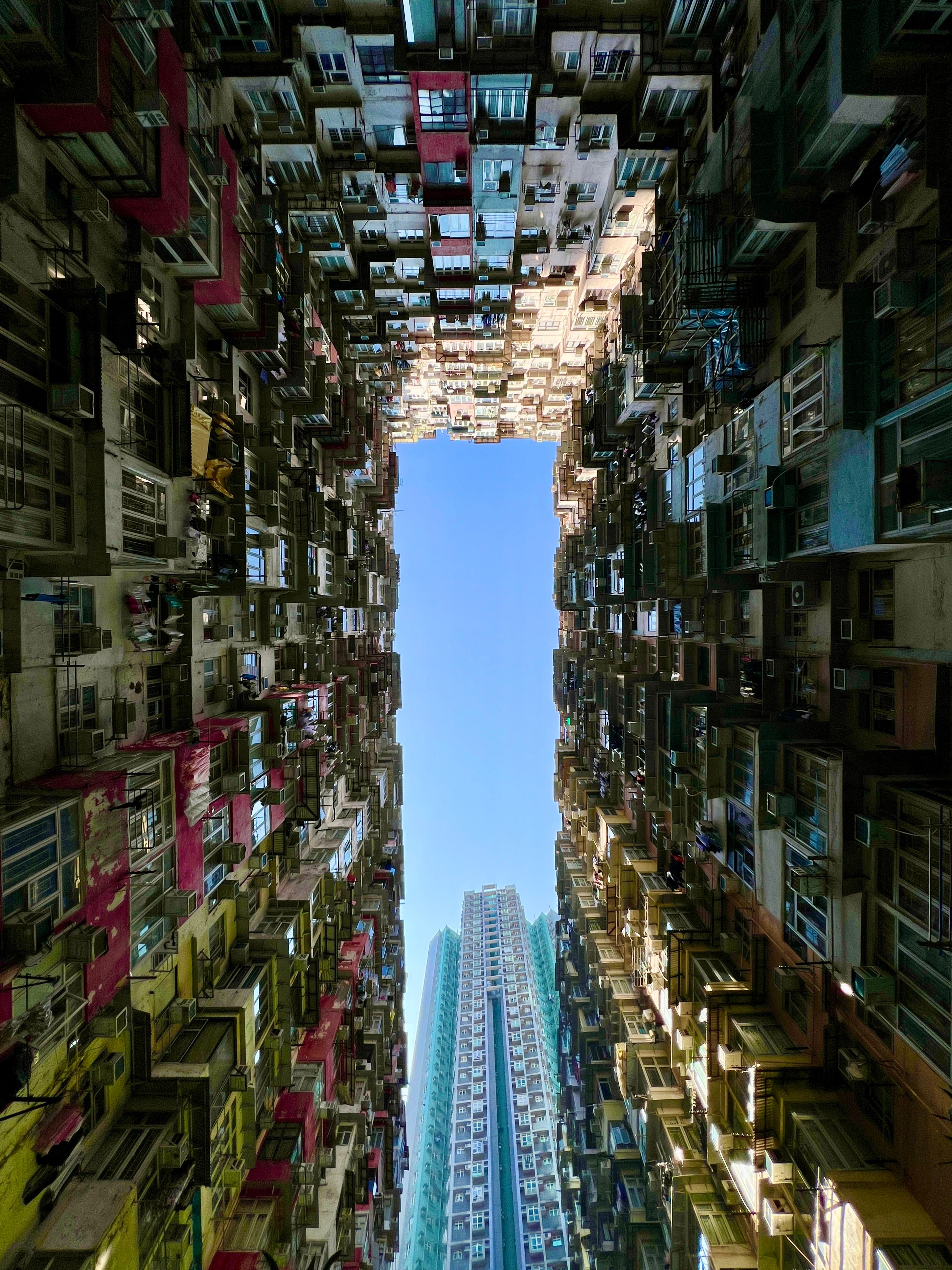 Skyward View of Old and Modern Hong Kong Architecture · Free Stock Photo