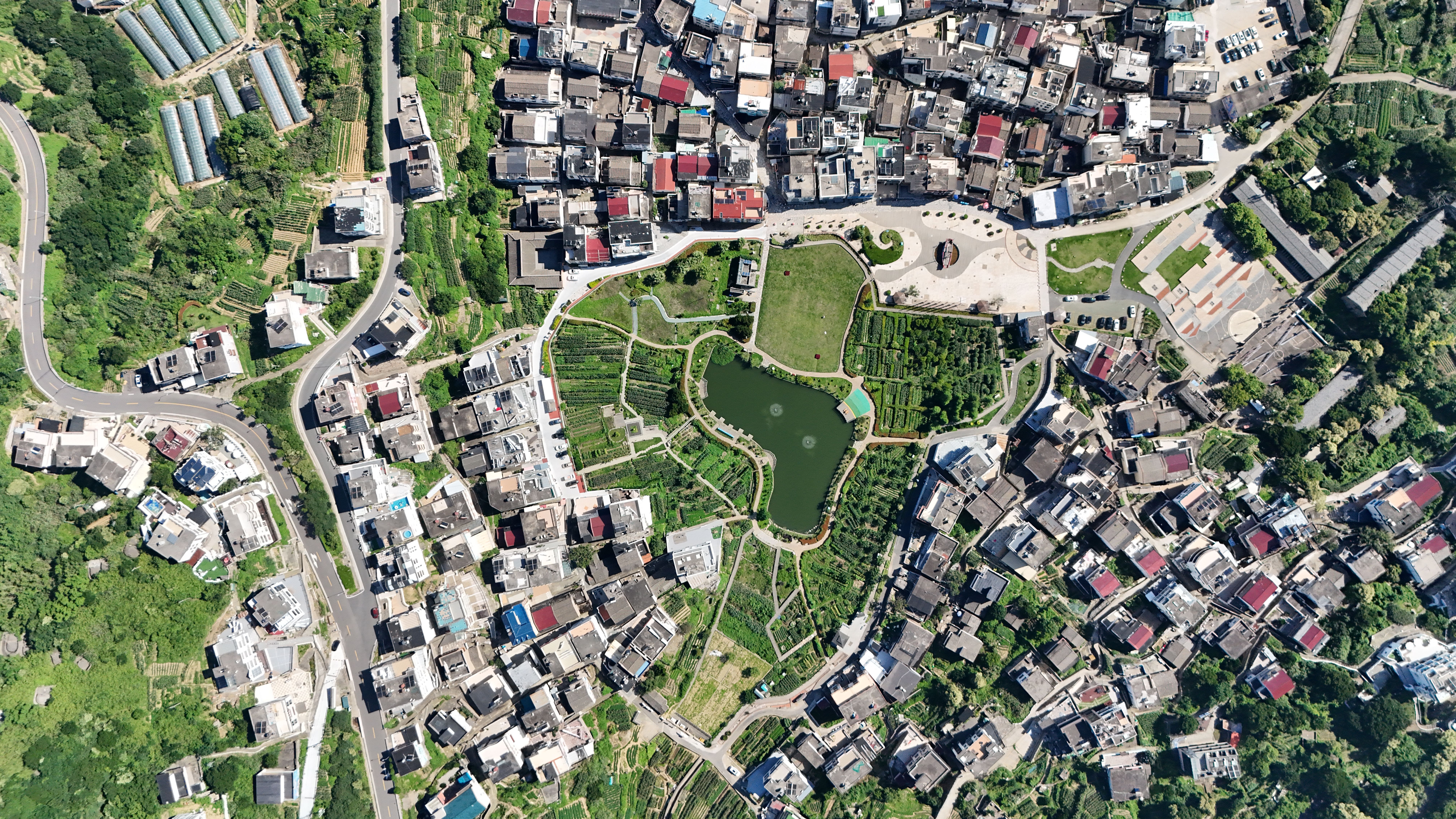 Aerial View of Urban Landscape with Park and Lake · Free Stock Photo