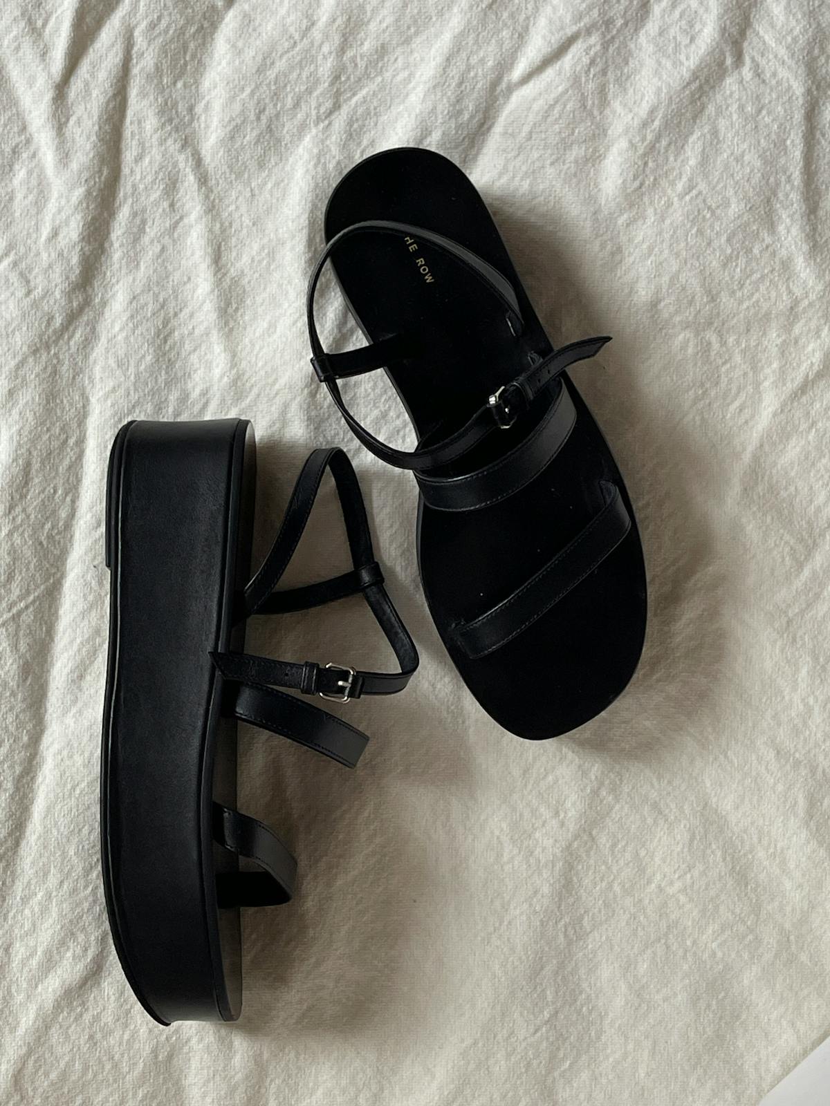 Black Platform Background Photos, Download The BEST Free Black Platform ...