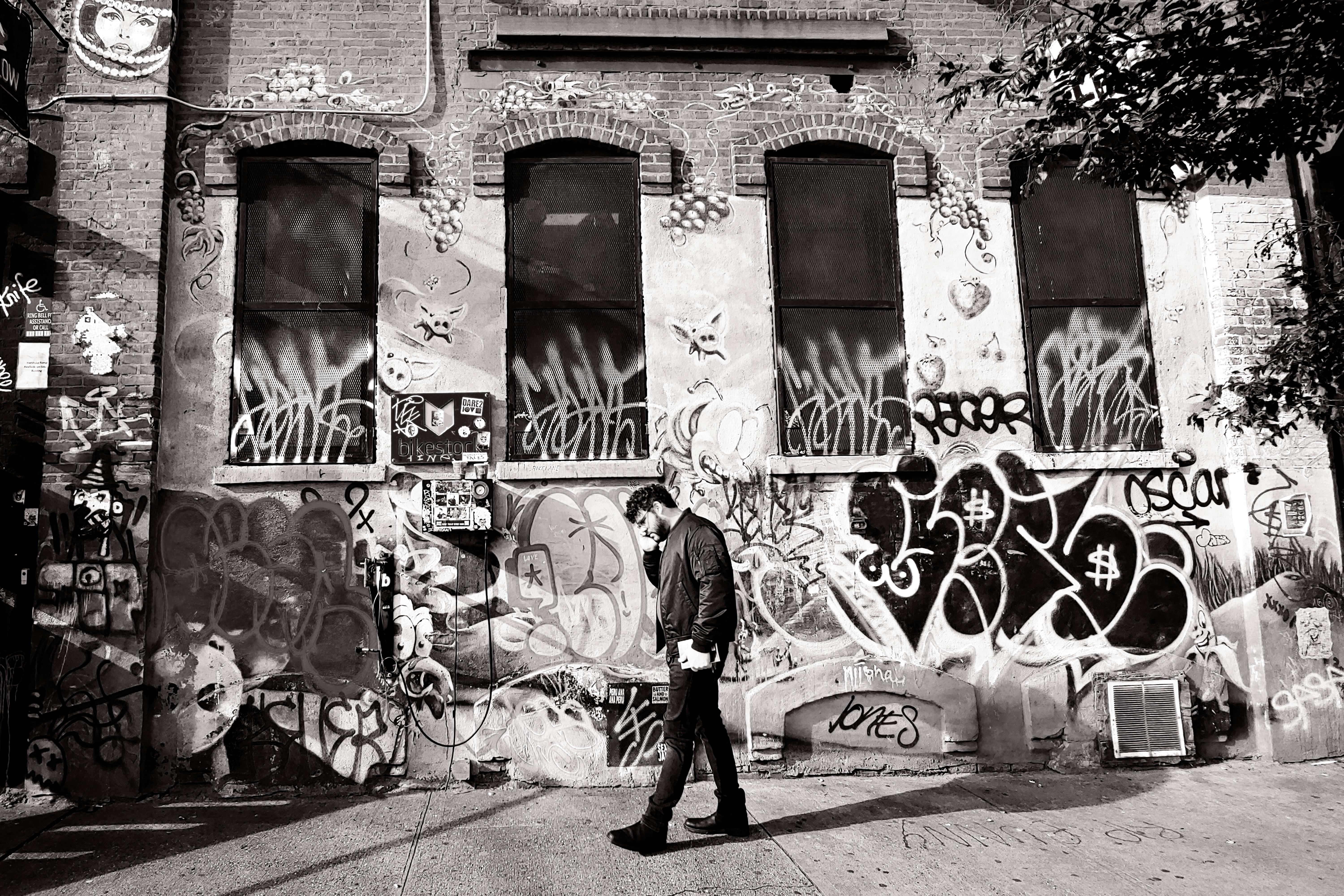 Dramatic Graffiti Alley in Brooklyn, NY · Free Stock Photo