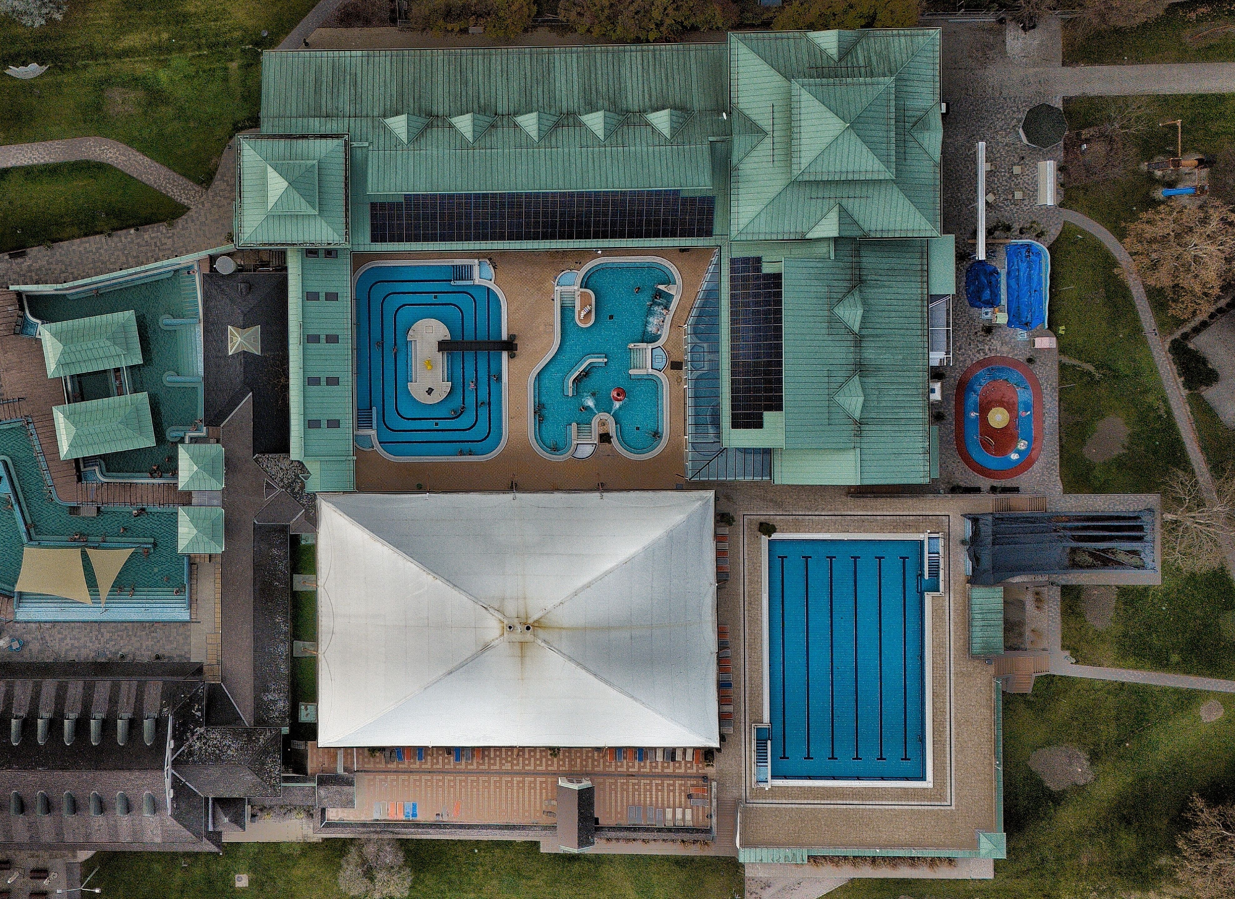Aerial View of Modern Aquatic Center with Pools · Free Stock Photo