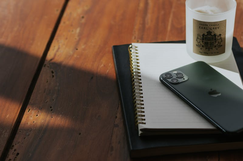 Phone On Table Photos, Download The BEST Free Phone On Table Stock ...