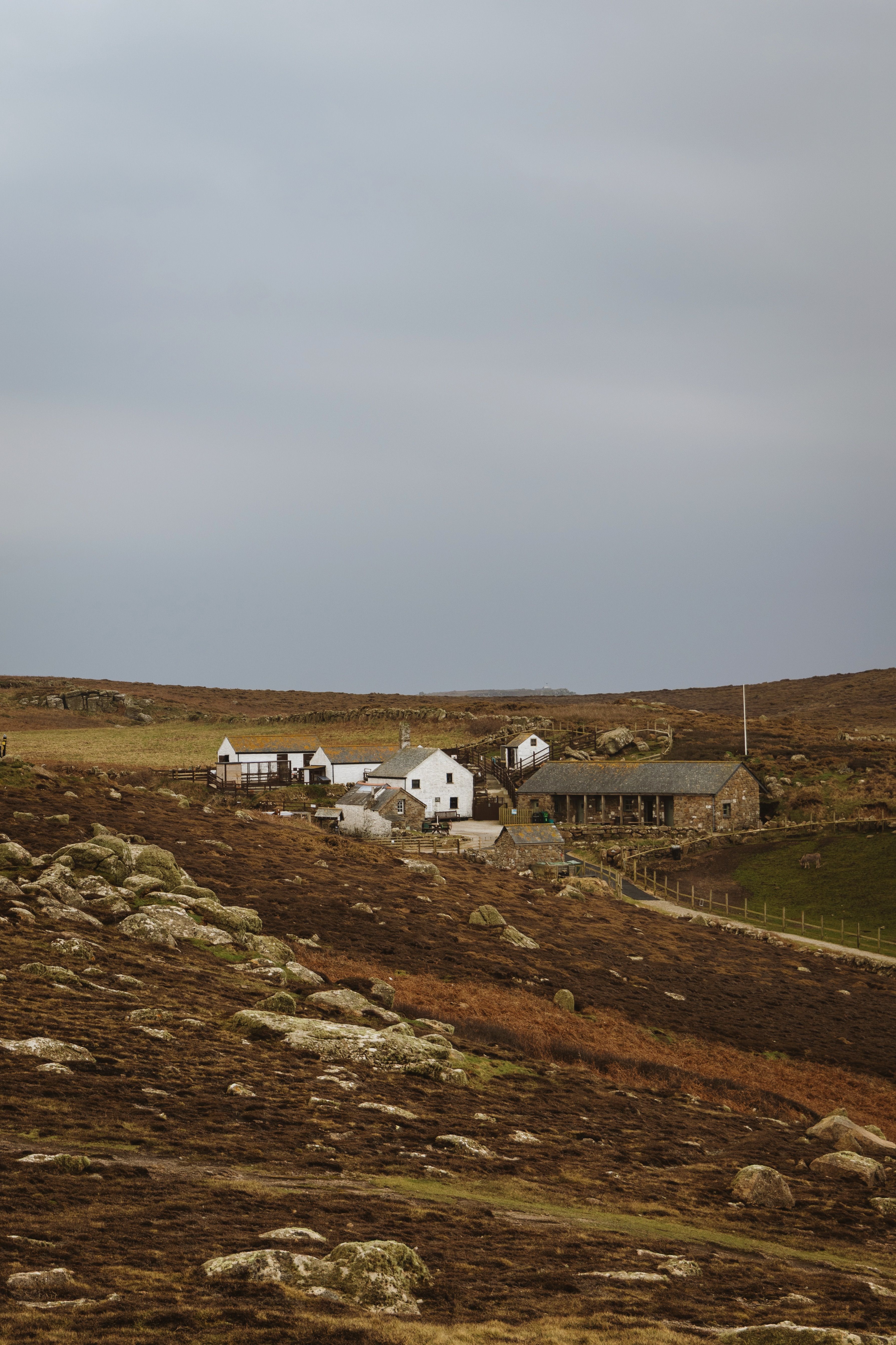 Rustic Farm Buildings in Cornwall's Countryside · Free Stock Photo