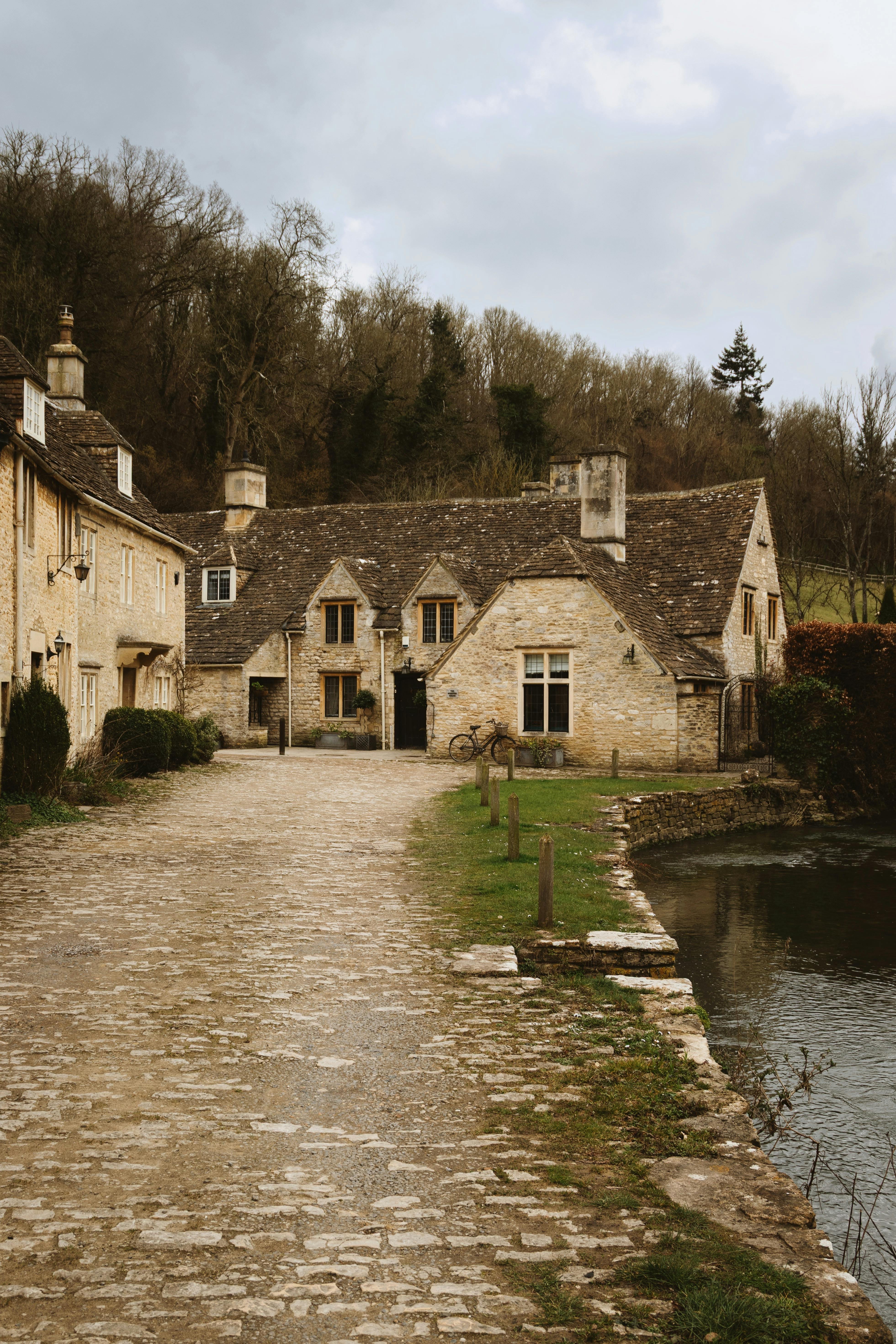 Charming Cotswold Stone Cottage by the River · Free Stock Photo