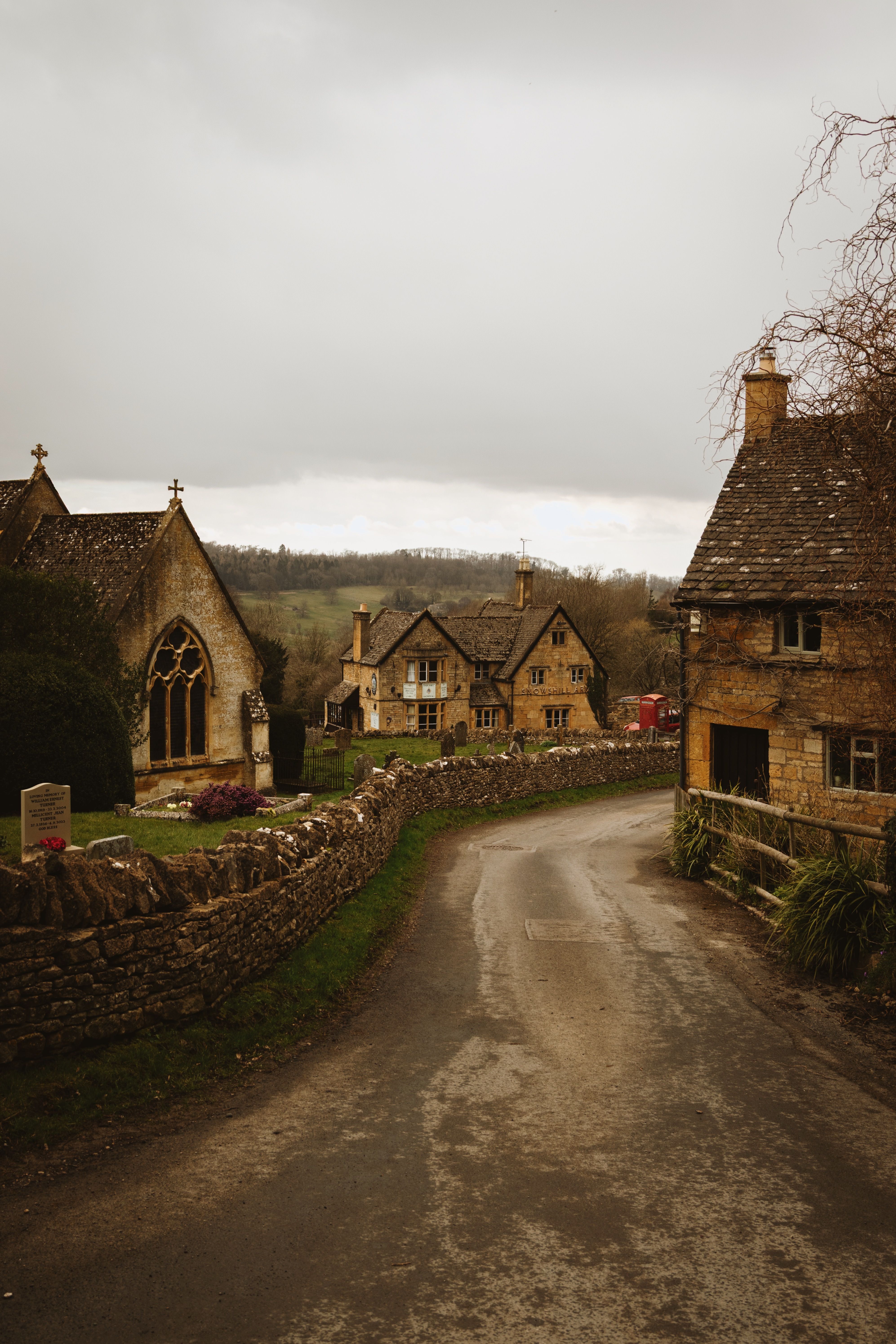 Charming Village Scene in Cotswolds England · Free Stock Photo