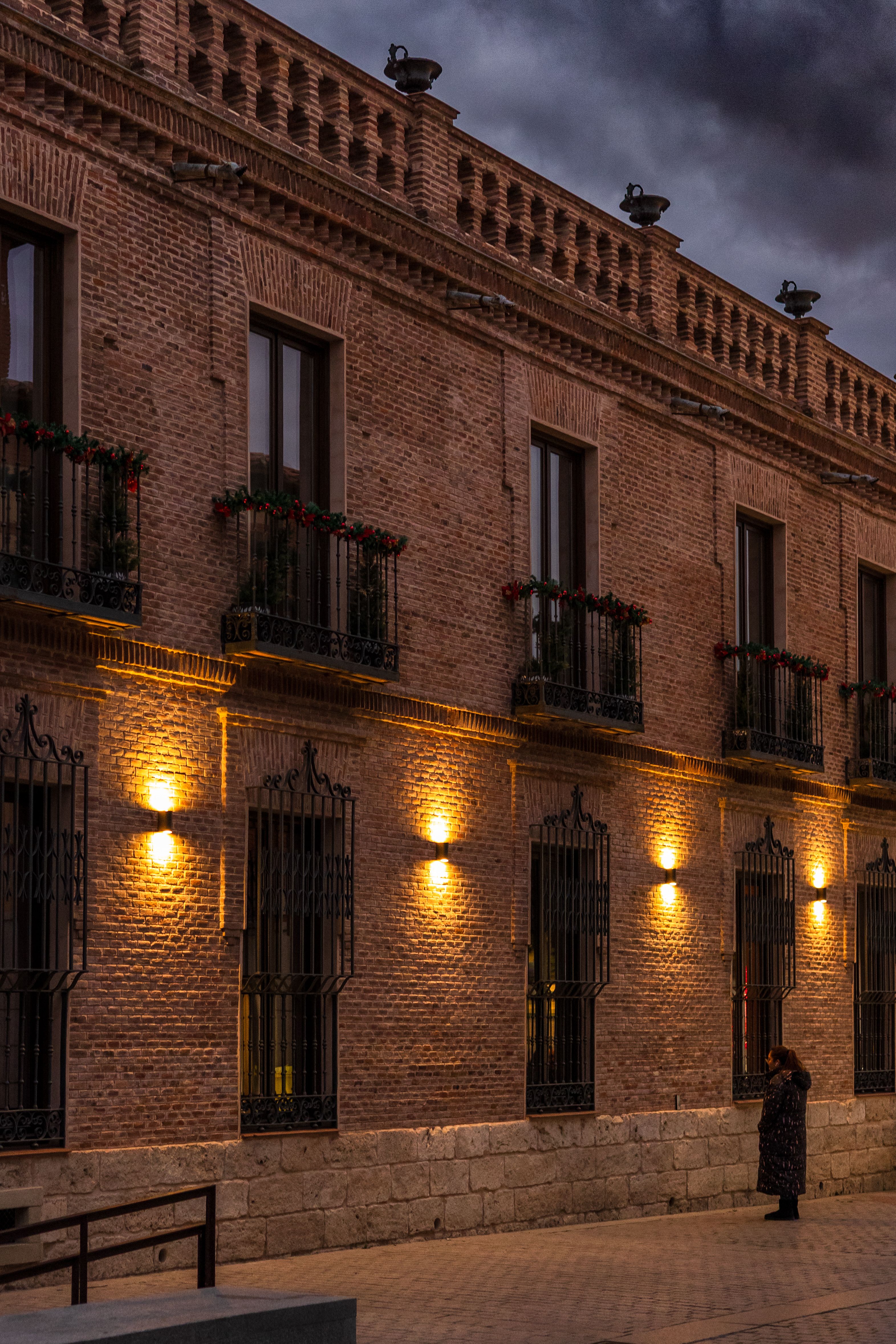 Dramatic Evening View of Historic Building · Free Stock Photo