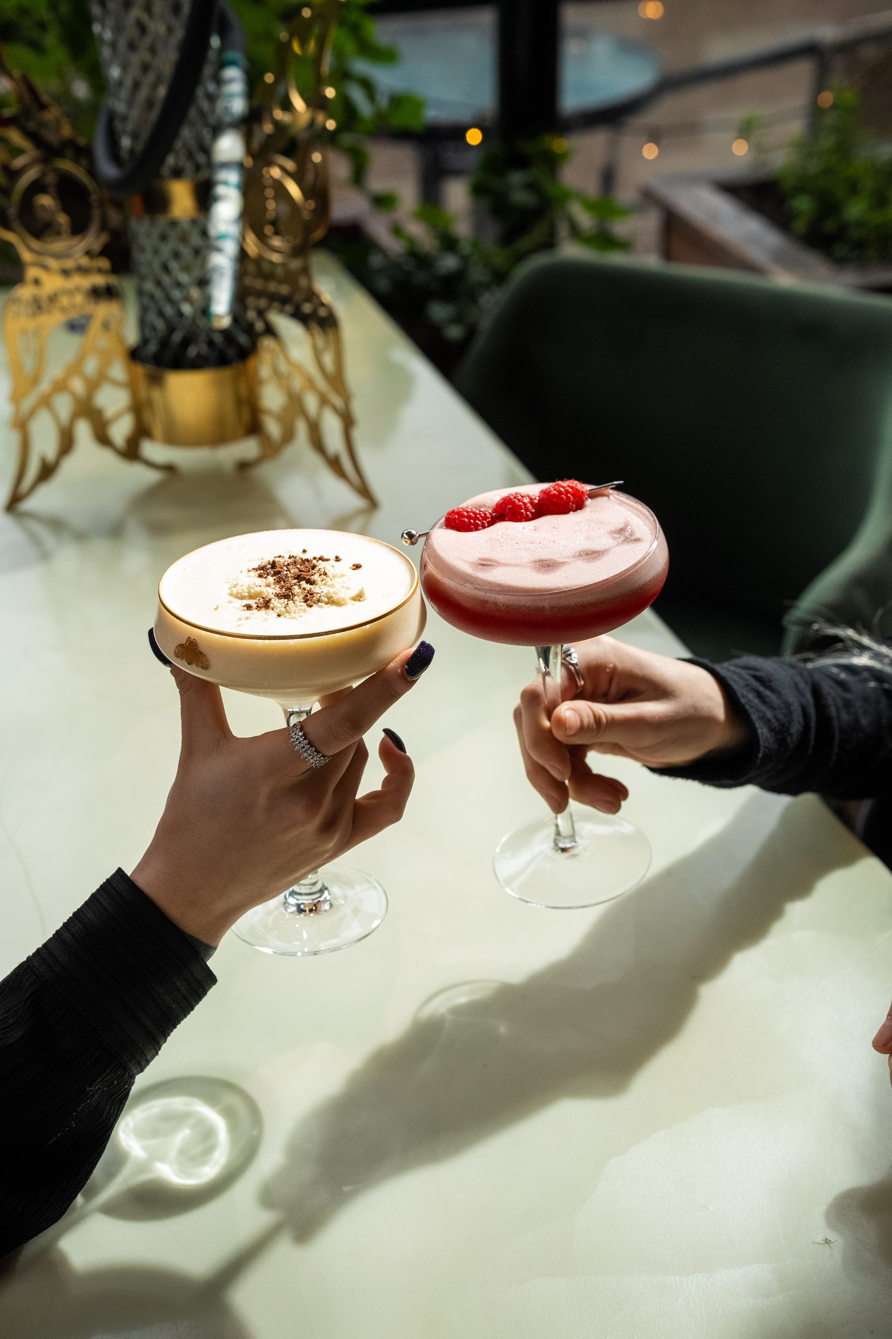 Elegant Cocktails Cheers in a Stylish Lounge · Free Stock Photo